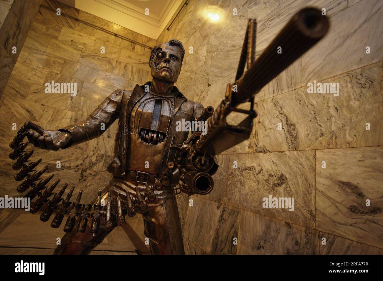 Gallery of steel figures hi-res stock photography and images - Alamy