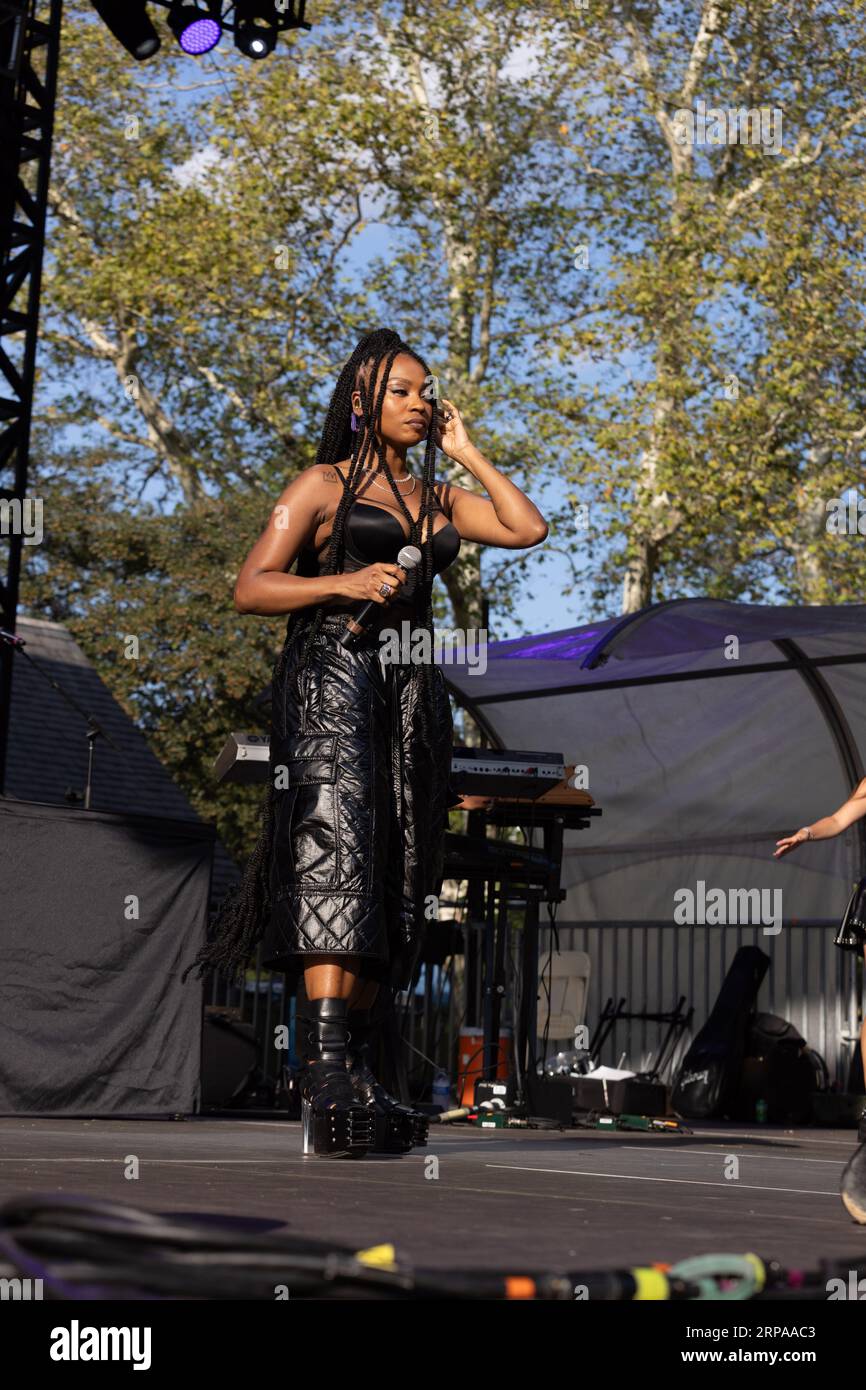 Colombian singer hi-res stock photography and images - Alamy