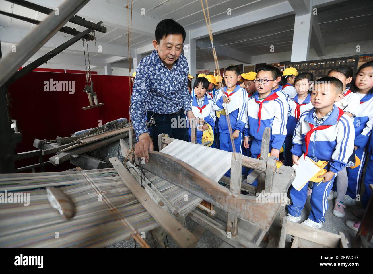 School factory visit hi-res stock photography and images - Alamy