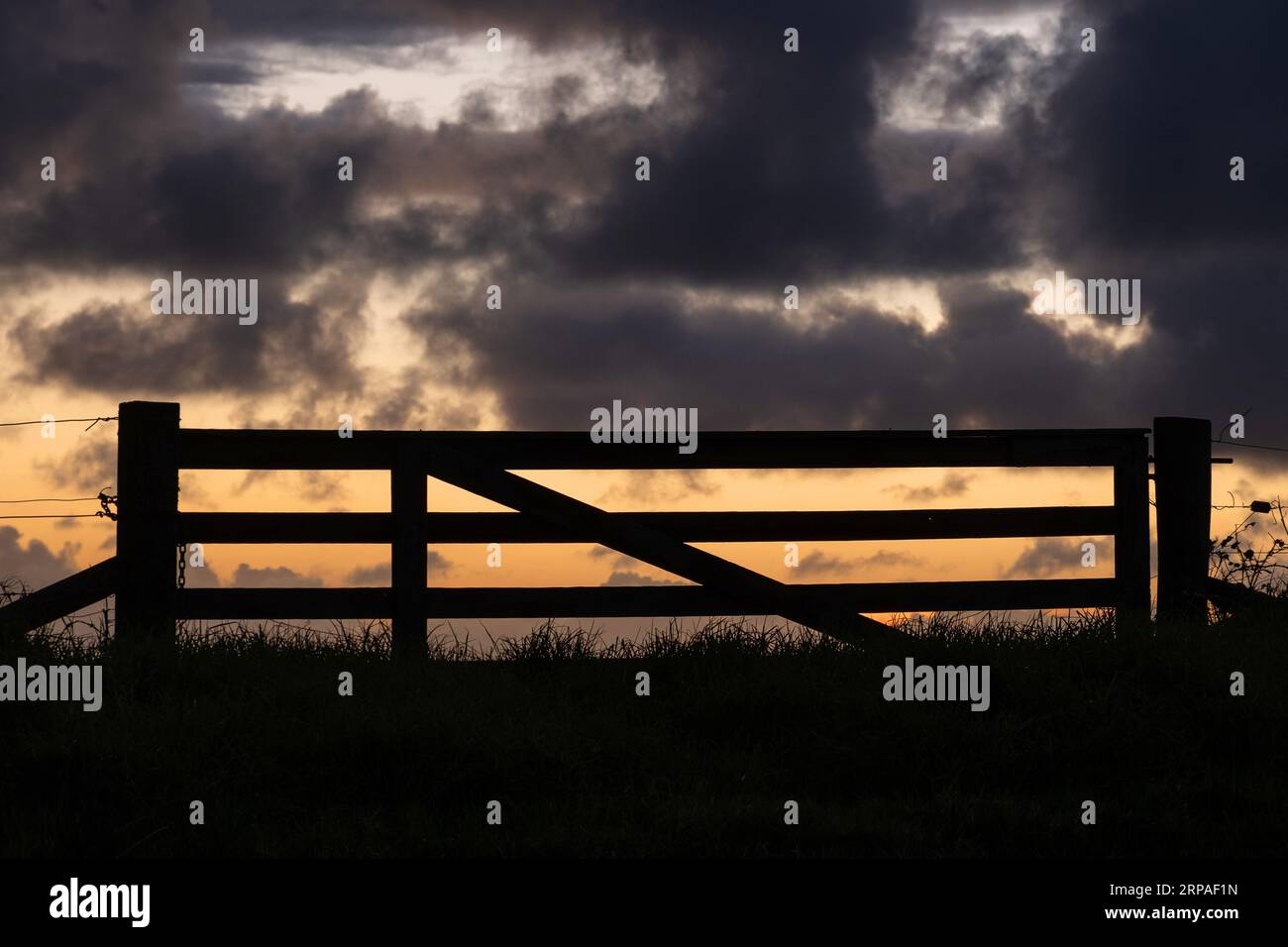 Sunset with gate hi-res stock photography and images - Alamy