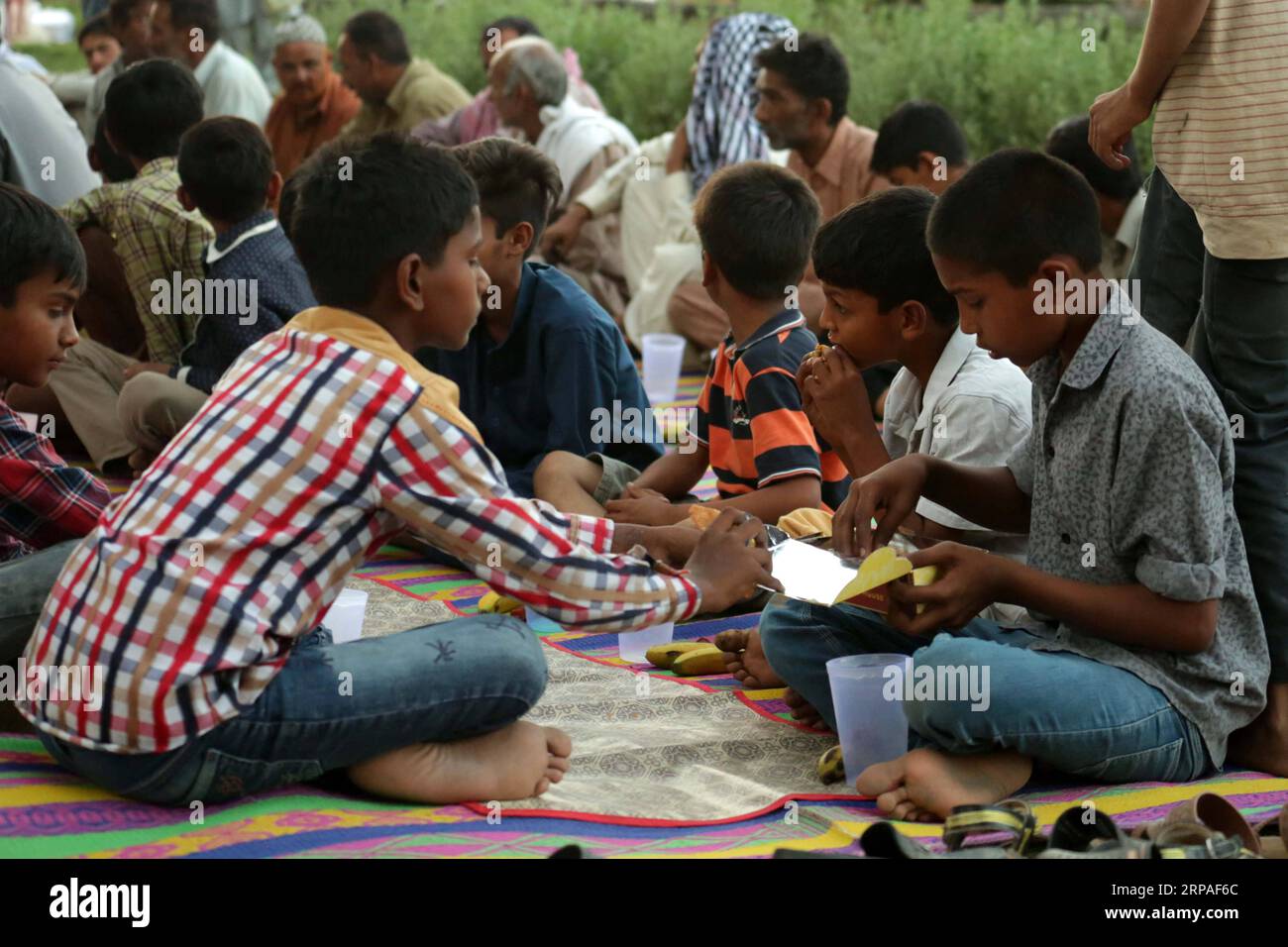 Free food distribution point hi-res stock photography and images - Alamy