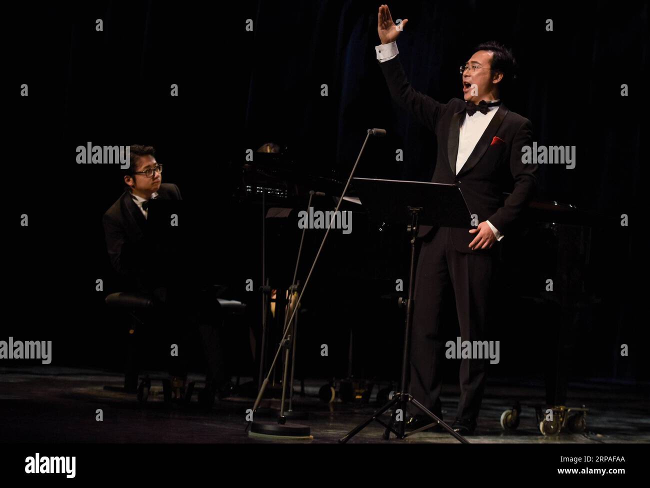 Baritone singer hi-res stock photography and images - Alamy