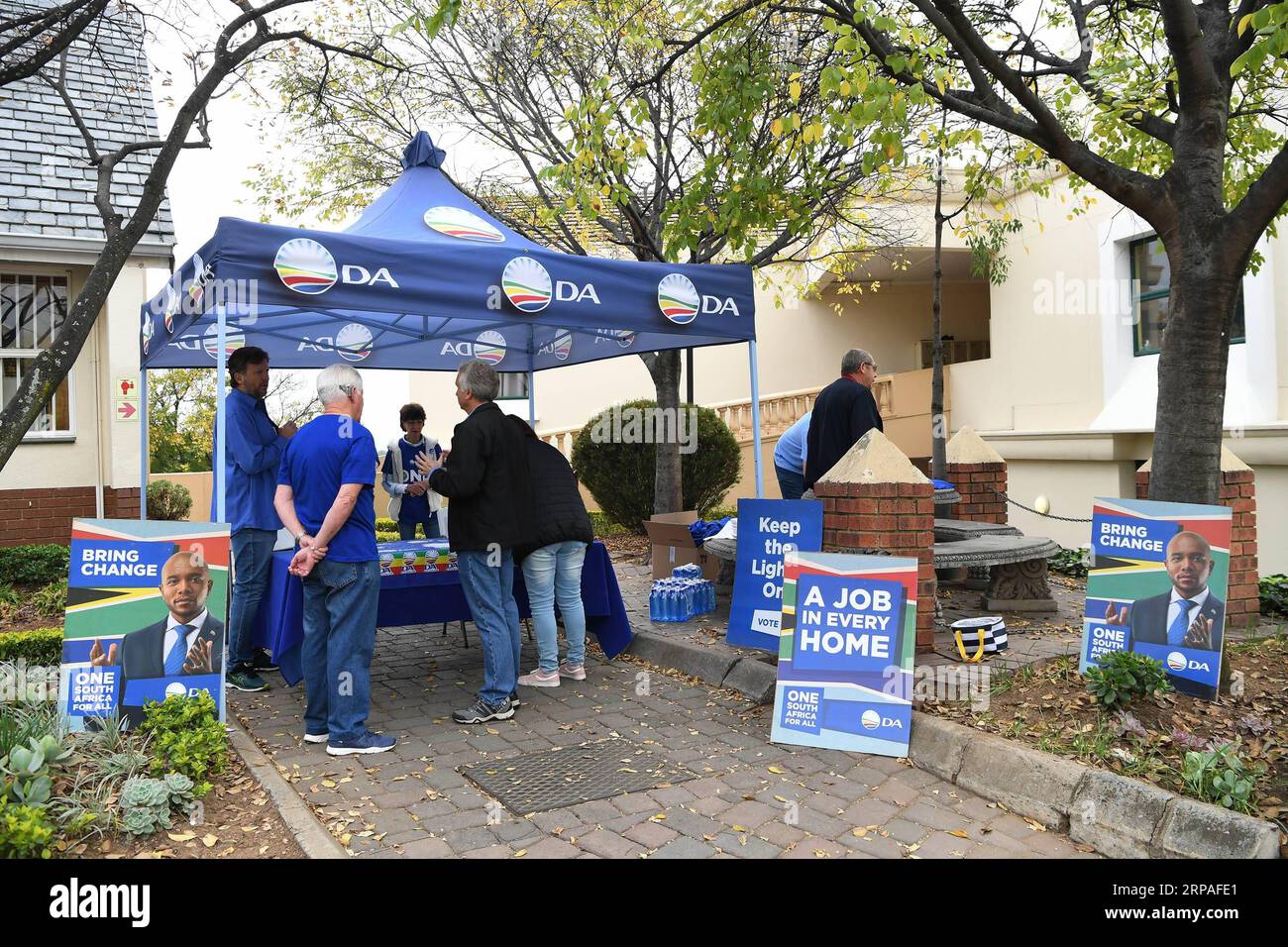 Voting stations hi-res stock photography and images - Alamy