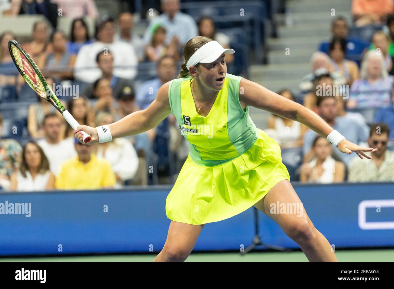 Iga swiatek us open ostapenko hi-res stock photography and images - Alamy
