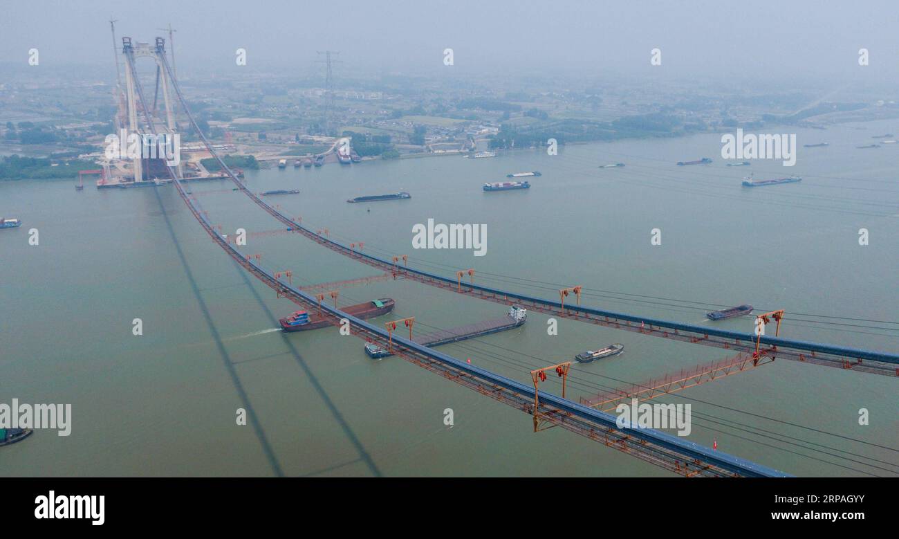 China, Konstruktion der Wufengshan Yangtse Brücke in Zhenjiang (190510 ...