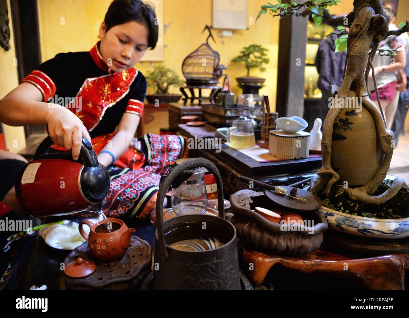 Hanoi old quarter tea hi-res stock photography and images - Alamy
