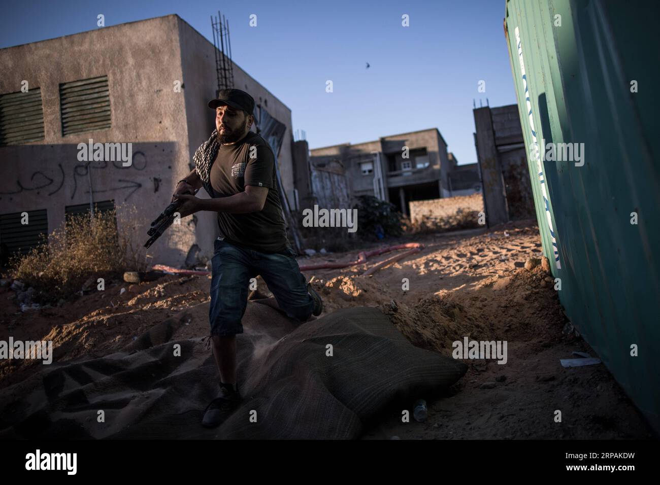 Sniper fire hi-res stock photography and images - Alamy