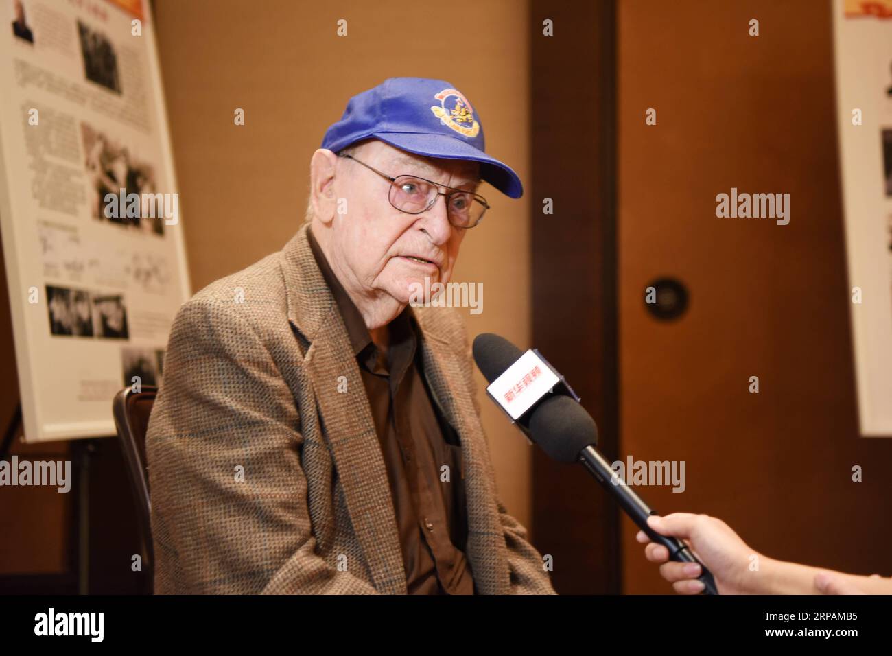 Navy and marine corps collaboration hi-res stock photography and images ...