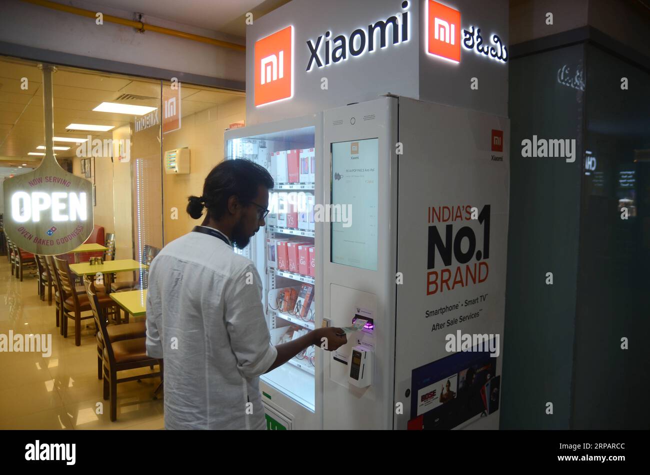 (190518) -- BANGALORE, May 18, 2019 -- A purchaser uses the first Mi ...