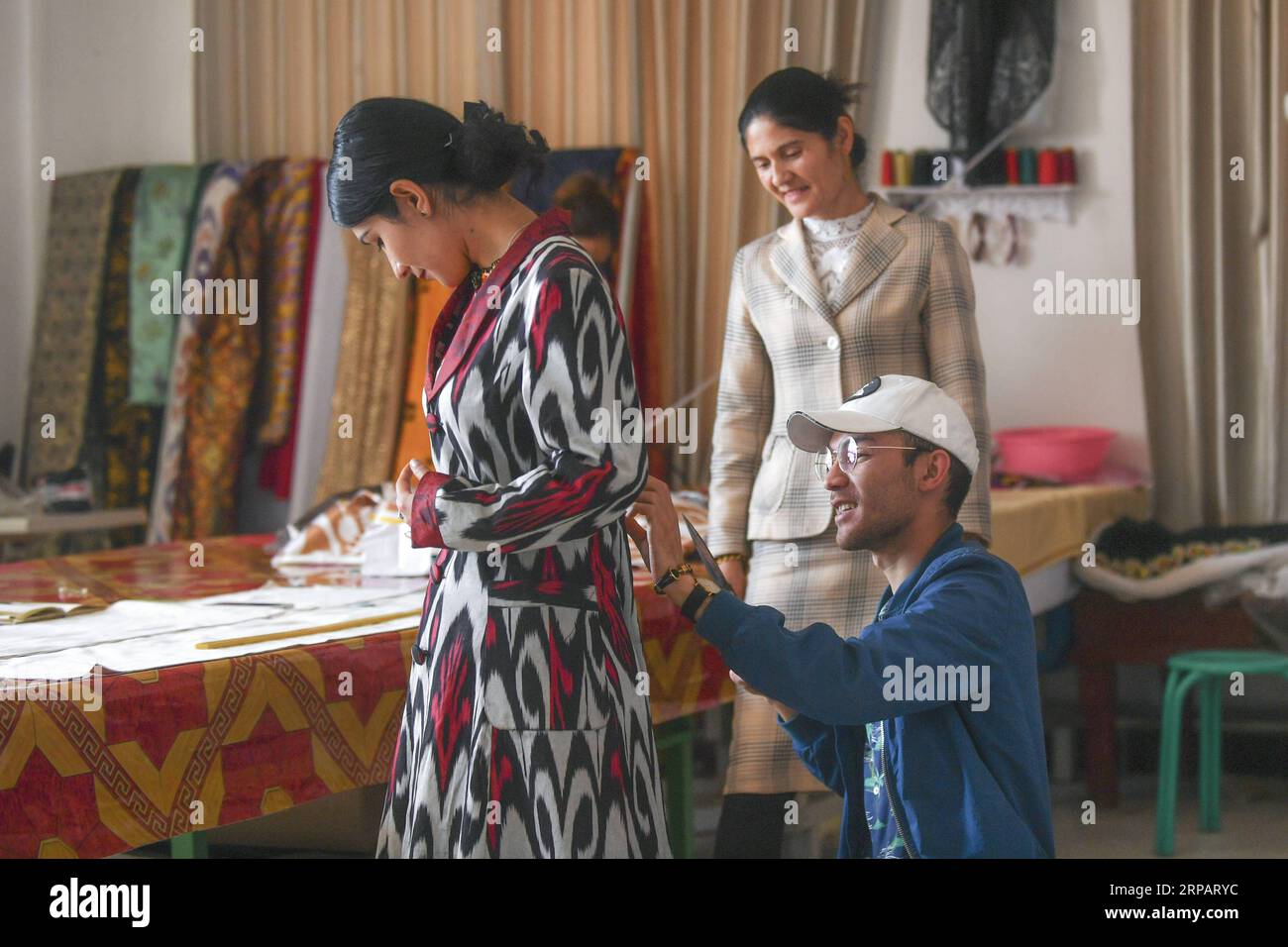 Sister consulting hi-res stock photography and images - Alamy