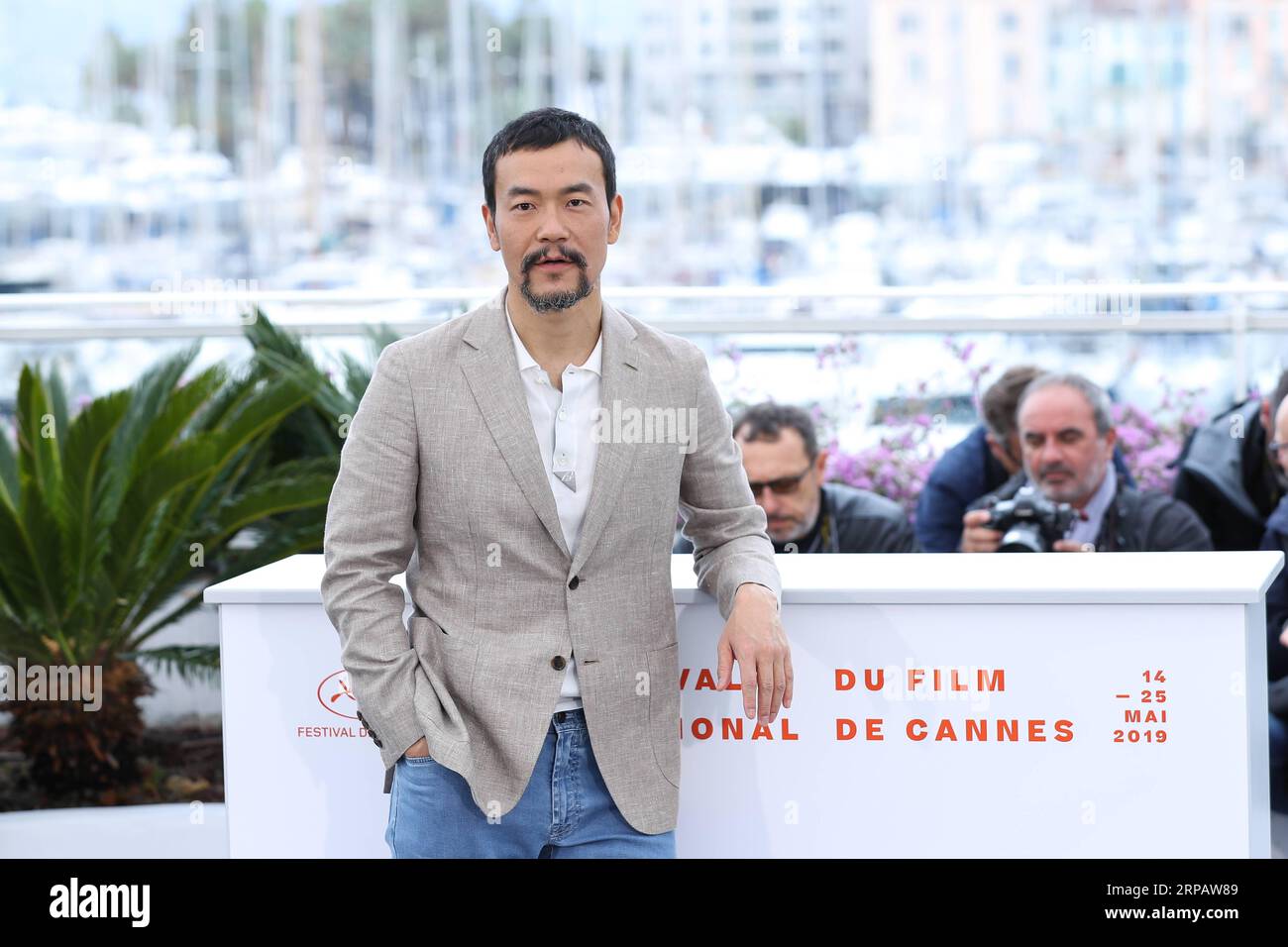 (190519) -- CANNES, May 19, 2019 (Xinhua) -- Actor Liao Fan poses ...