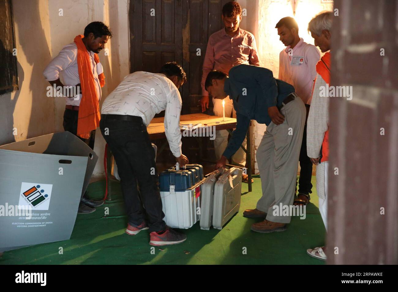Electronic voting machine india hi-res stock photography and images - Alamy