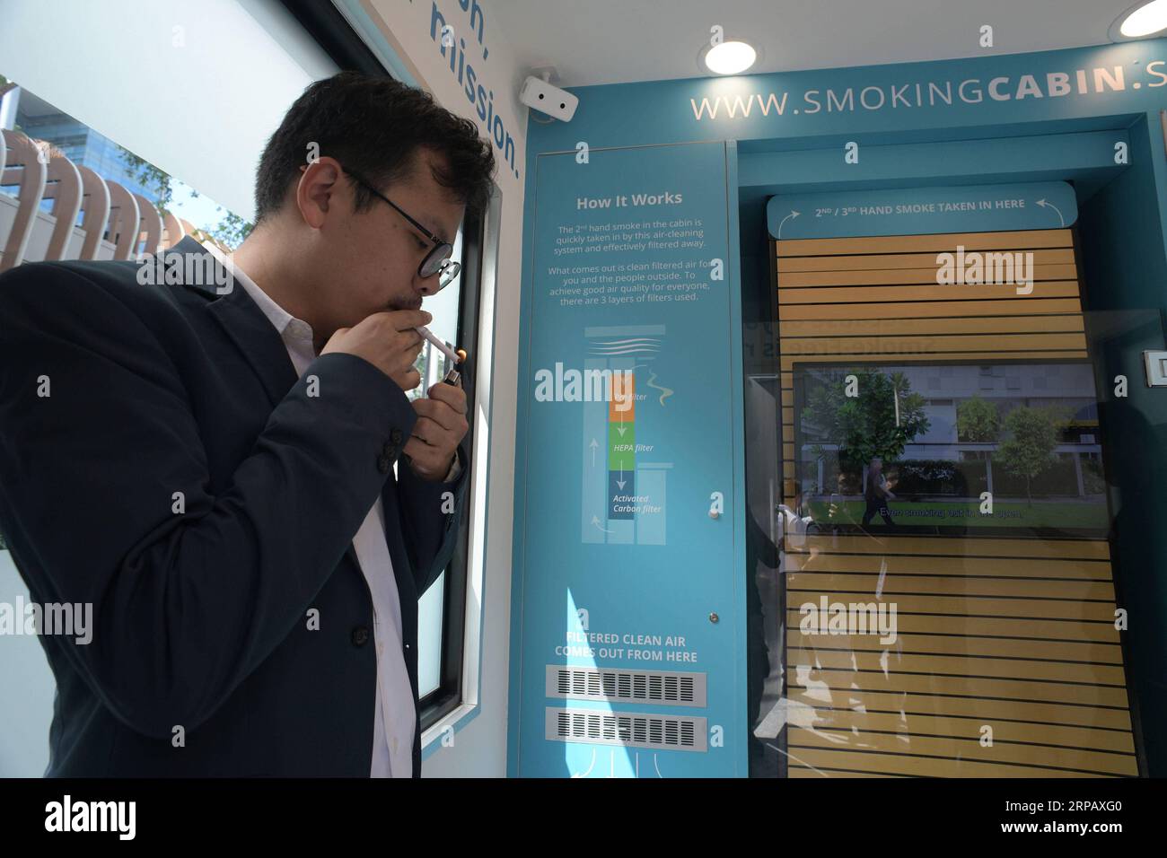 (190521) -- SINGAPORE, May 21, 2019 -- A man smokes inside a smoking ...