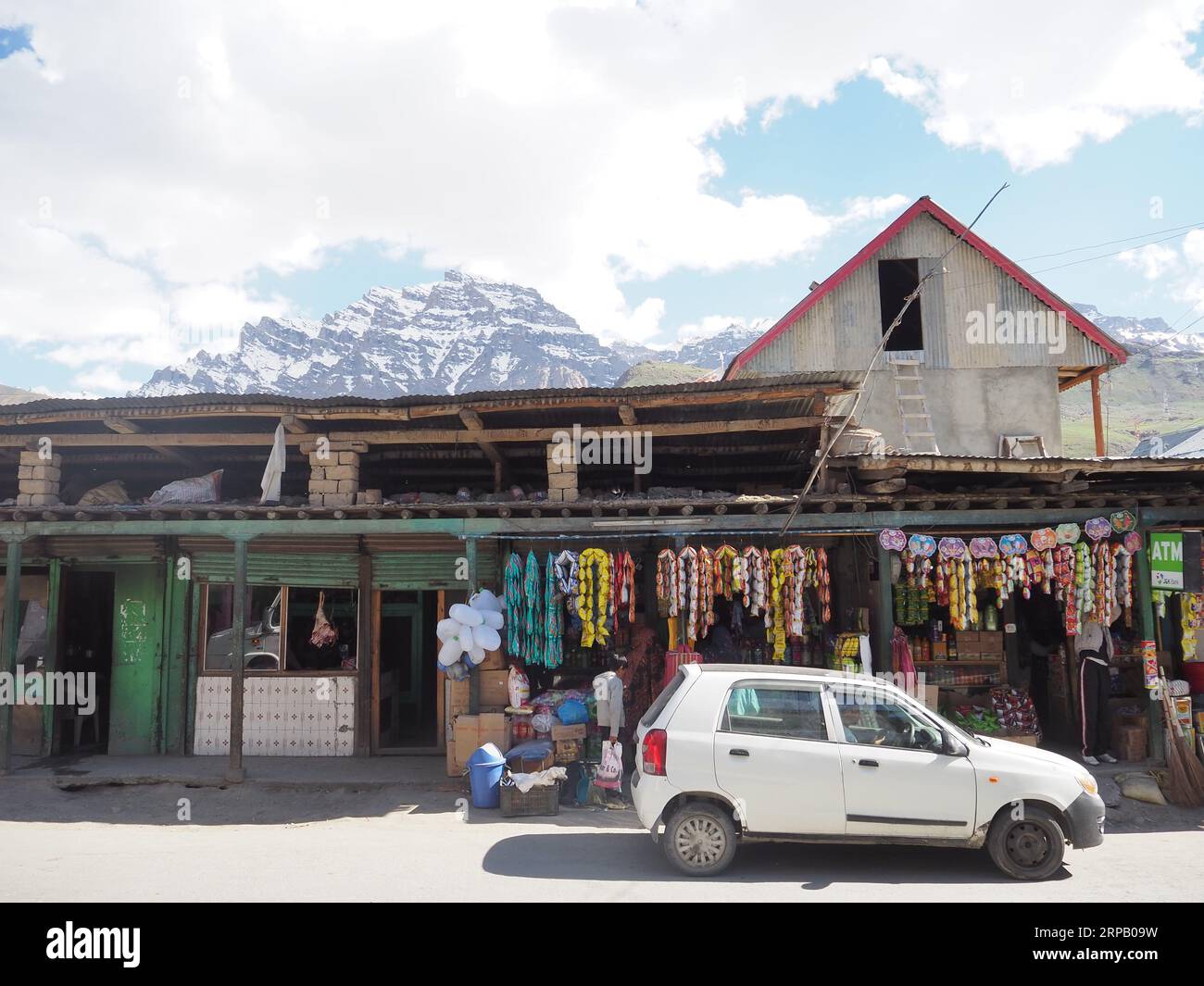 Dras market hi-res stock photography and images - Alamy