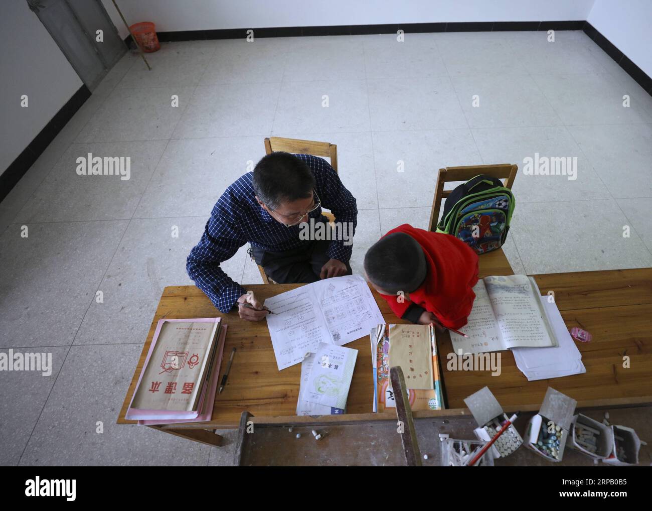 Provisional cast on hi-res stock photography and images - Alamy