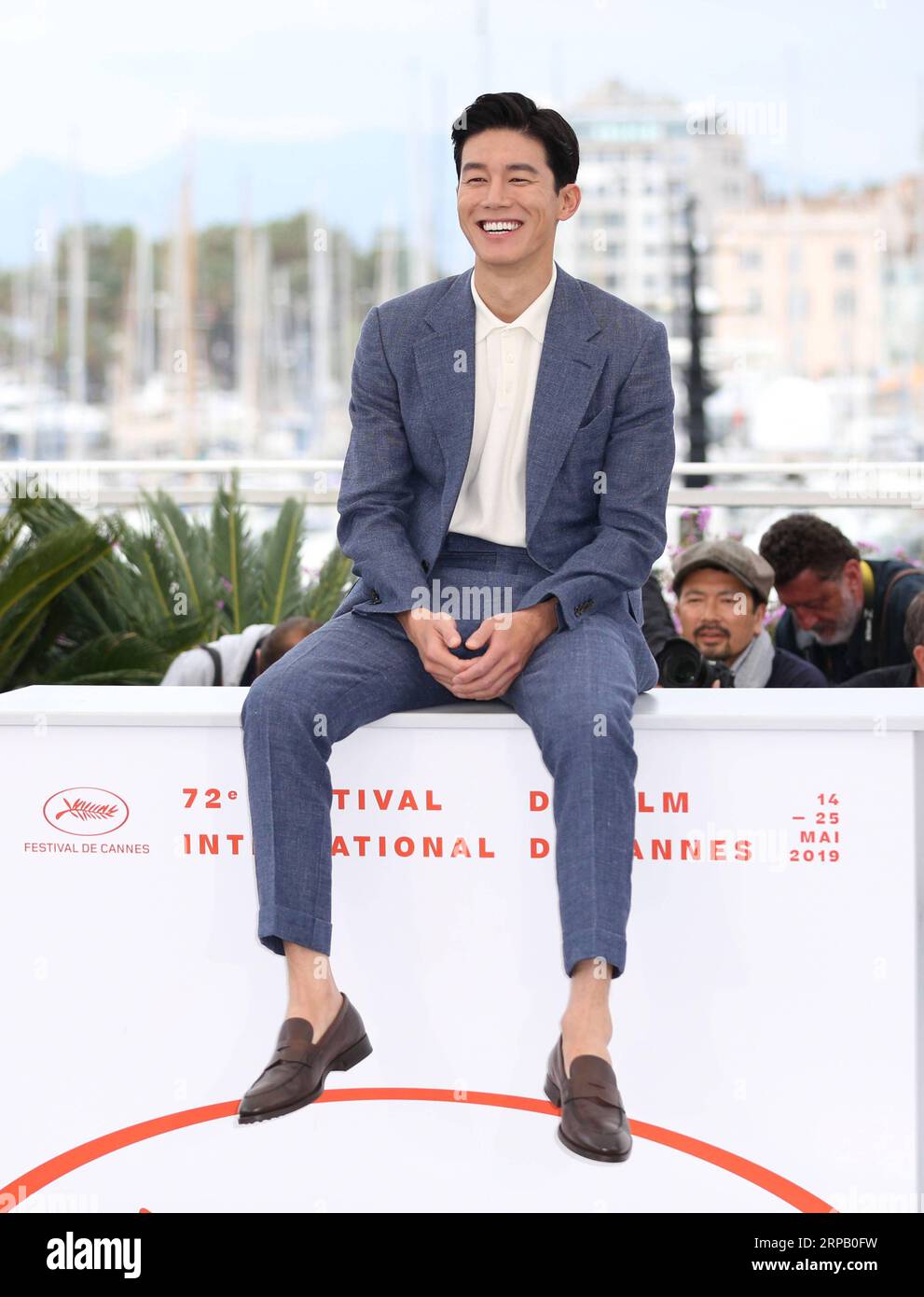 (190523) -- CANNES, May 23, 2019 (Xinhua) -- Actor Kim Moo-Yul poses ...