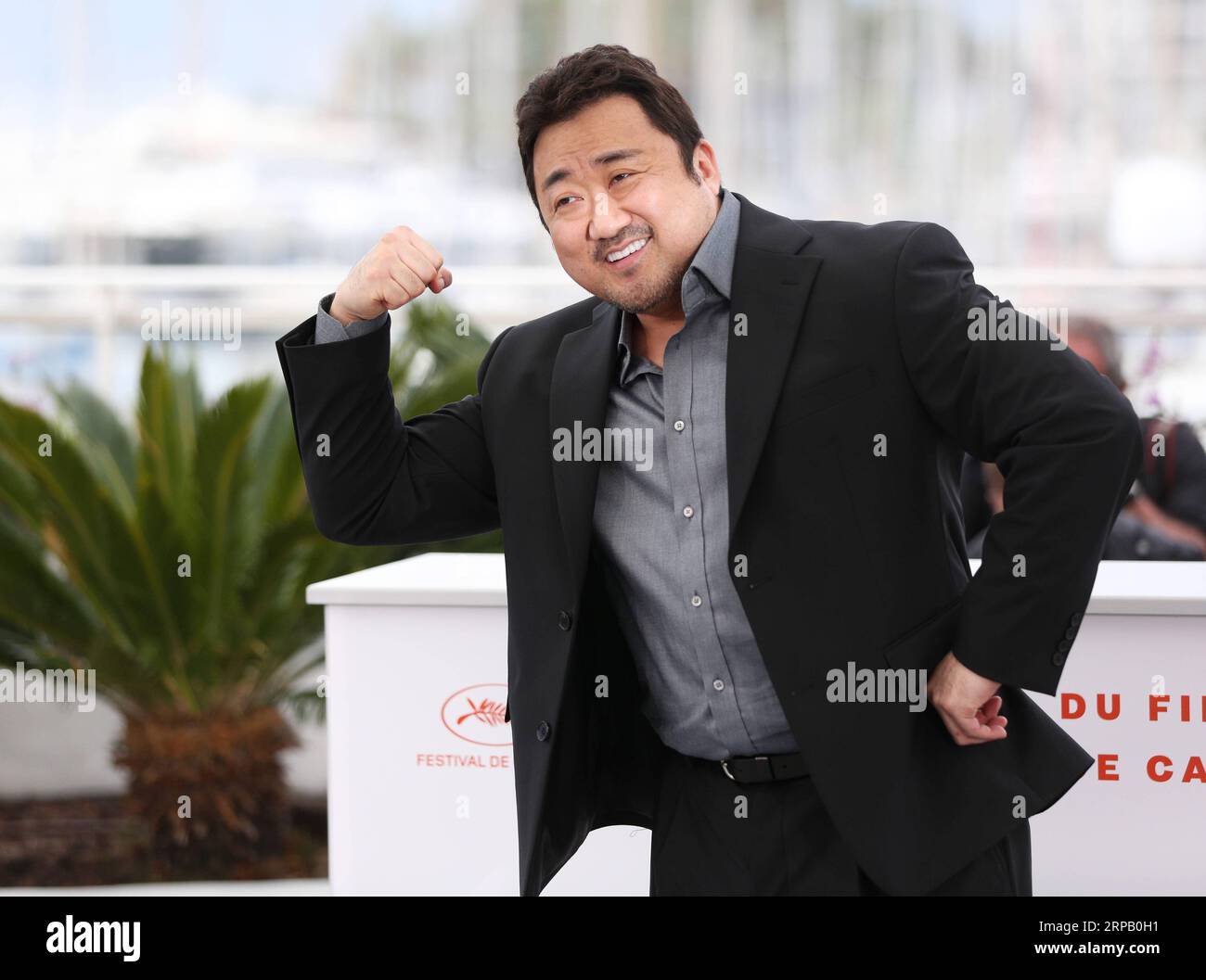 (190523) -- CANNES, May 23, 2019 (Xinhua) -- Actor Ma Dong-Seok poses ...