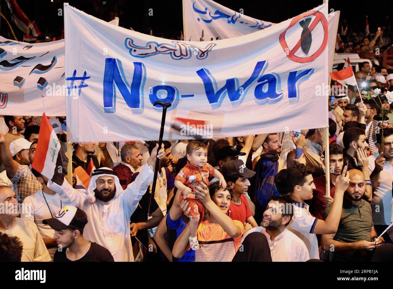 (190524) -- BAGHDAD, May 24, 2019 -- People hold anti-war banners and ...