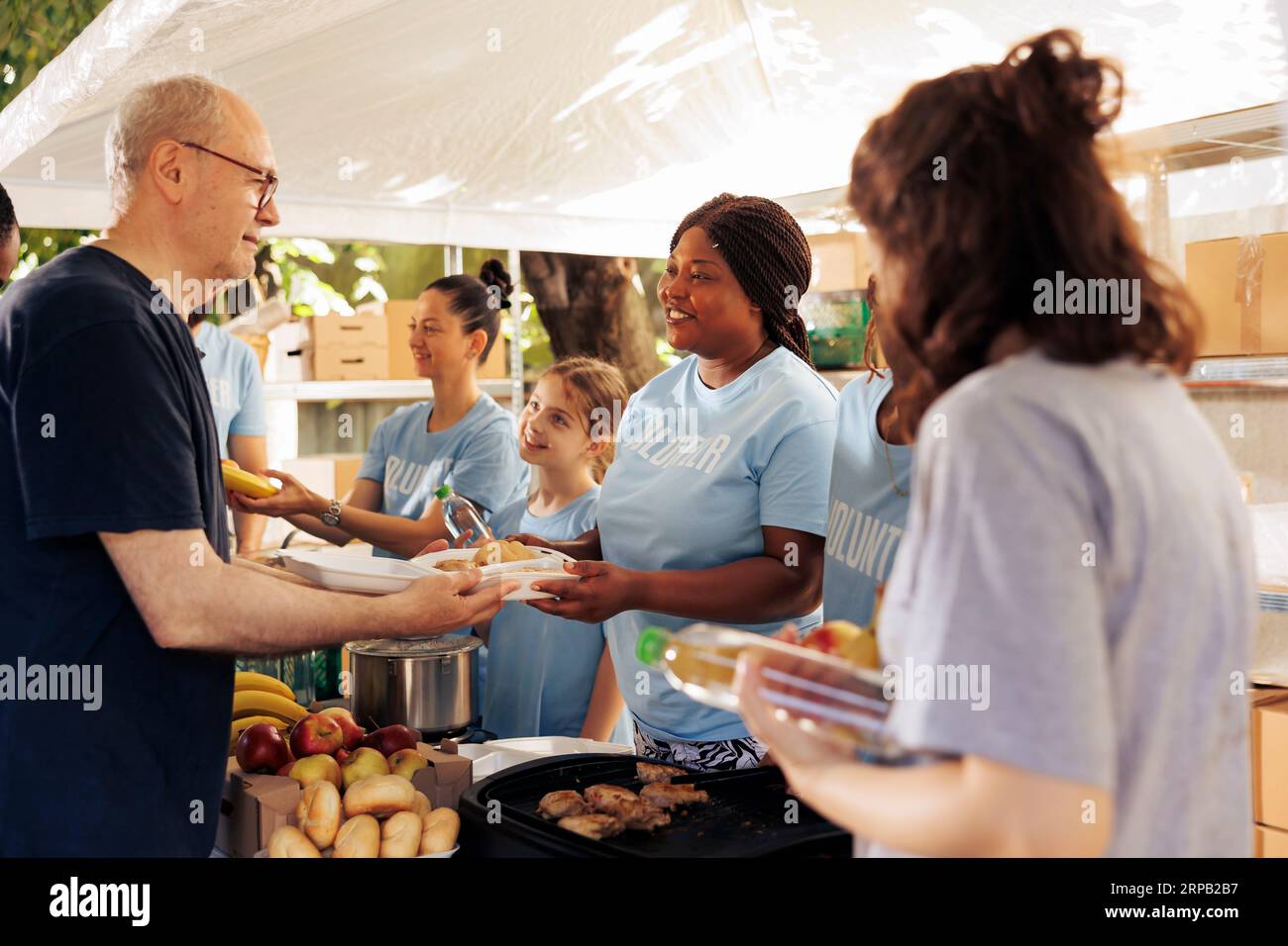 Volunteer offering food fruits hi-res stock photography and images - Alamy