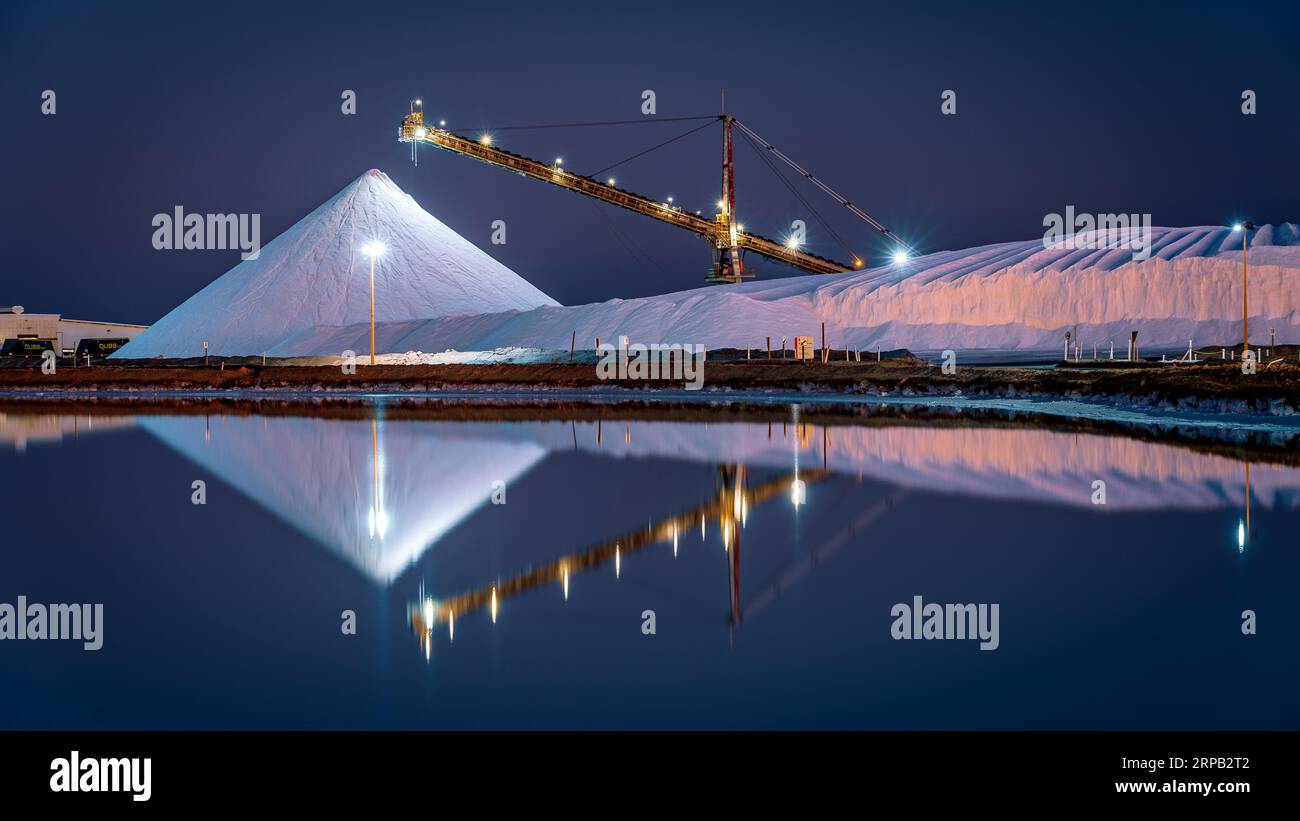 Mine site australia night hi-res stock photography and images - Alamy