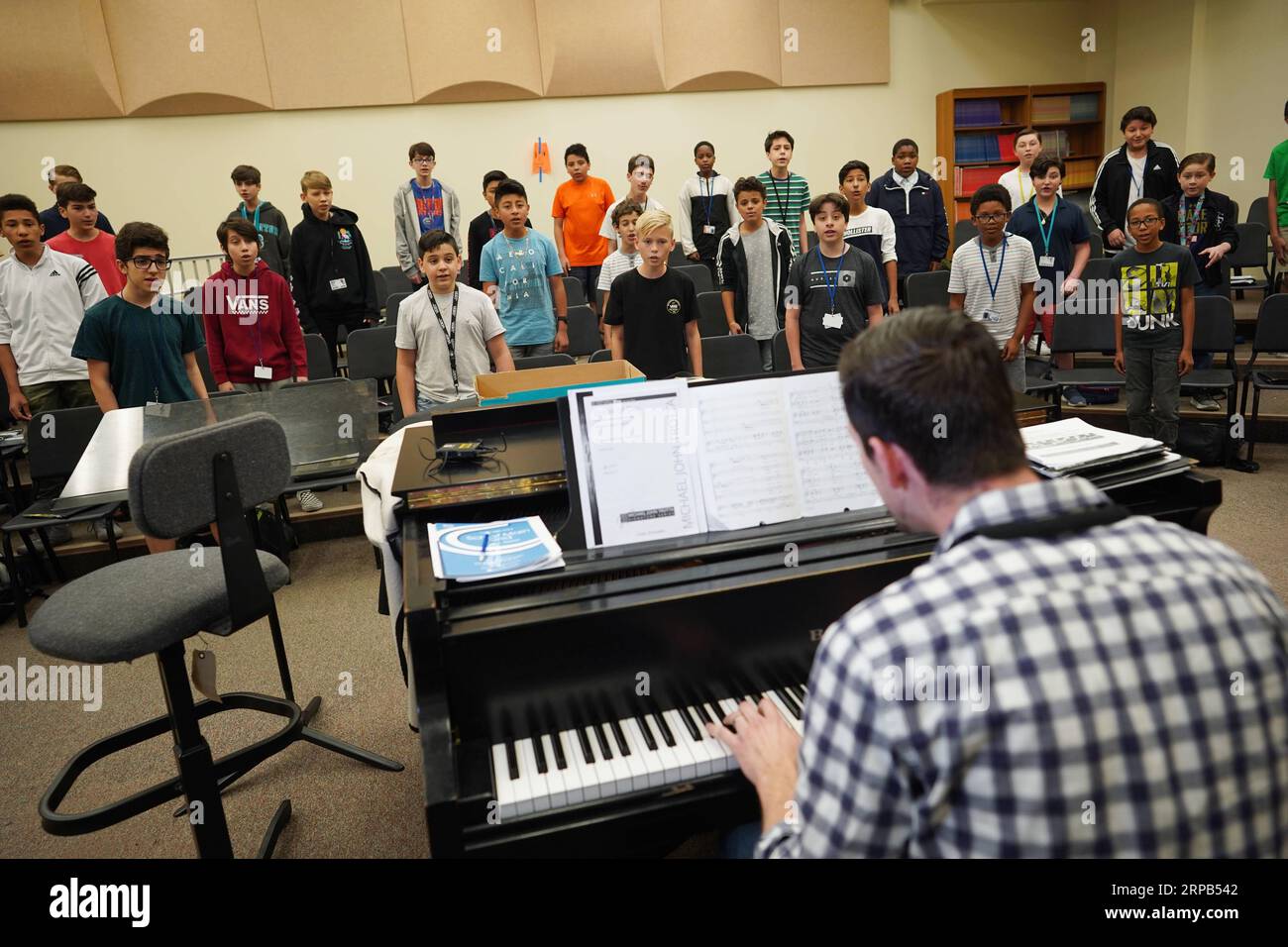 (190528) -- WEST PALM BEACH, May 28, 2019 (Xinhua) -- Students attend ...