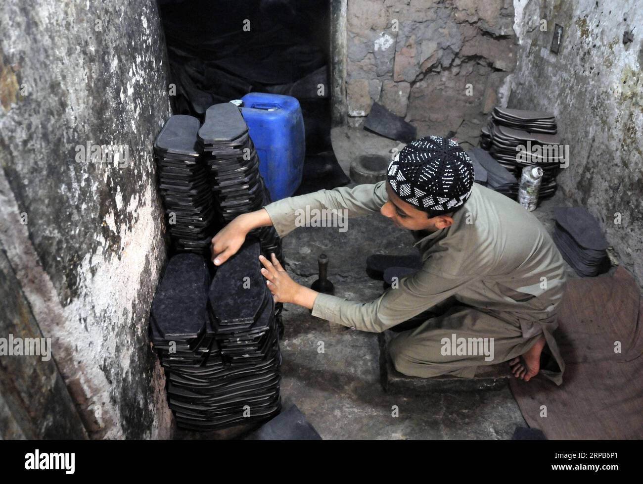 Pakistan traditional shoes hi-res stock photography and images - Alamy