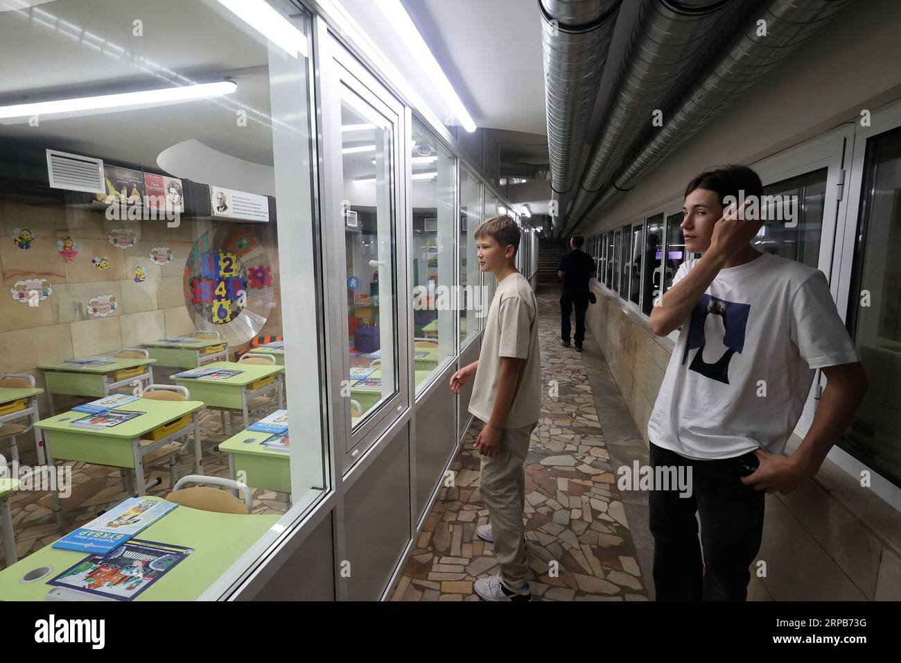 Offline school hi-res stock photography and images - Alamy