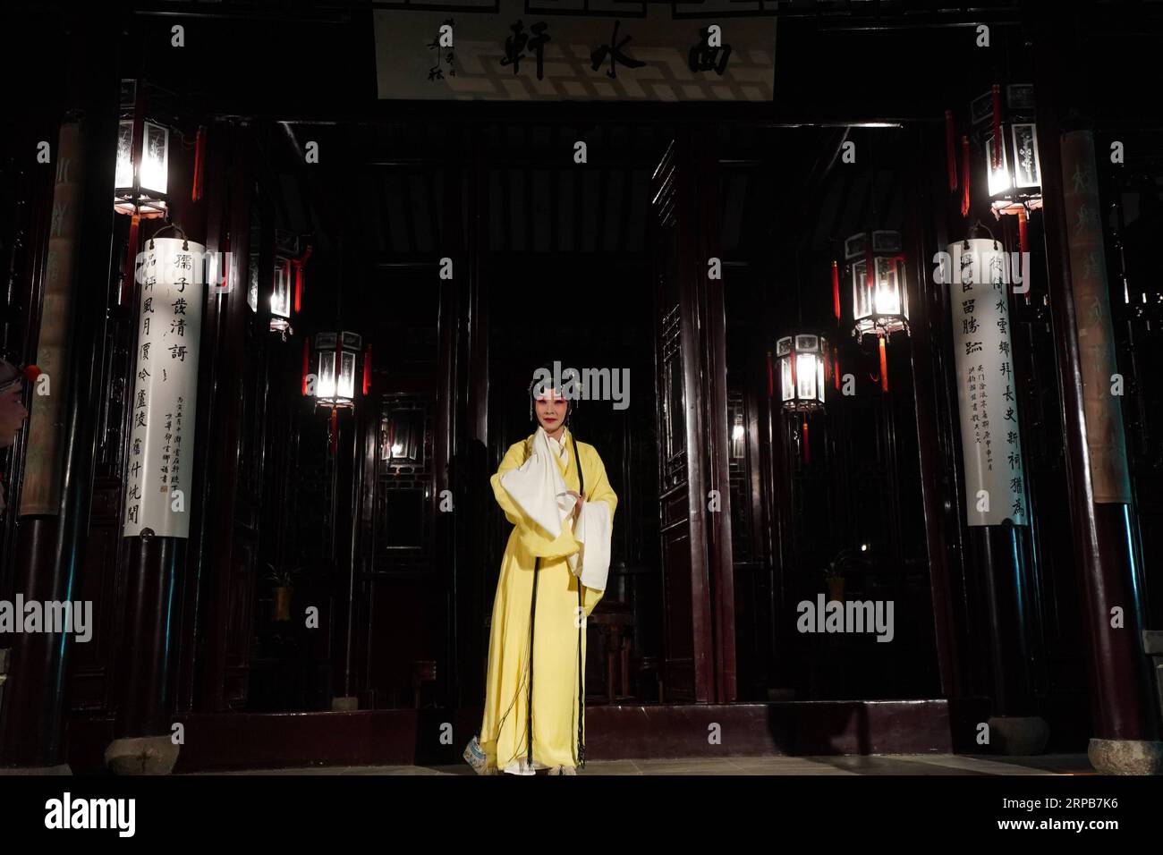 (190530) -- SUZHOU, May 30, 2019 (Xinhua) -- Actress Shen Guofang performs the immersive theater ...