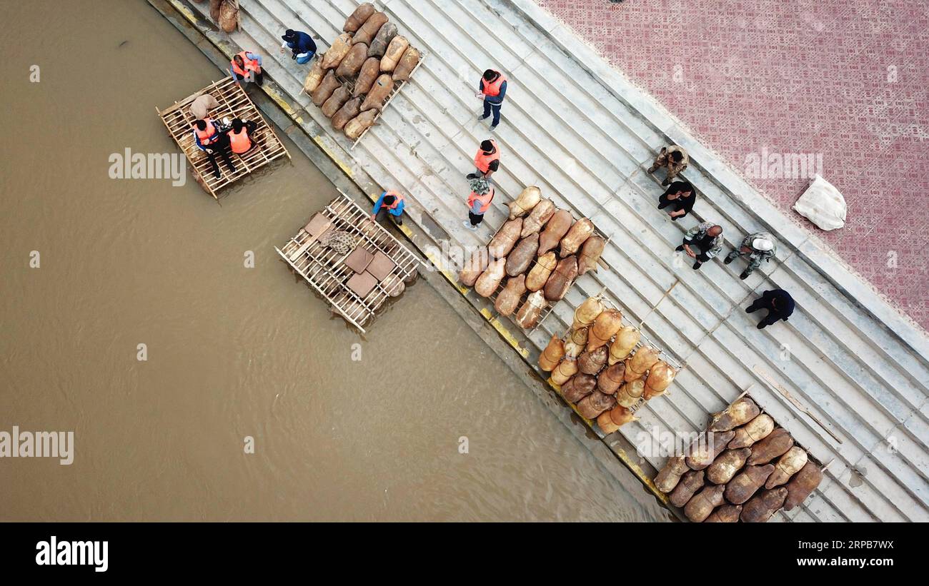 Sheepskin raft hi-res stock photography and images - Alamy