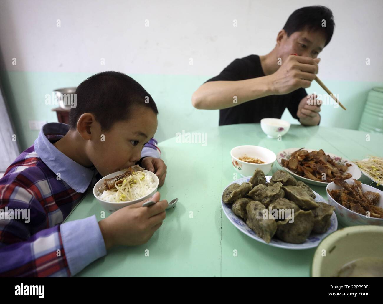 School dinner poverty hi-res stock photography and images - Alamy