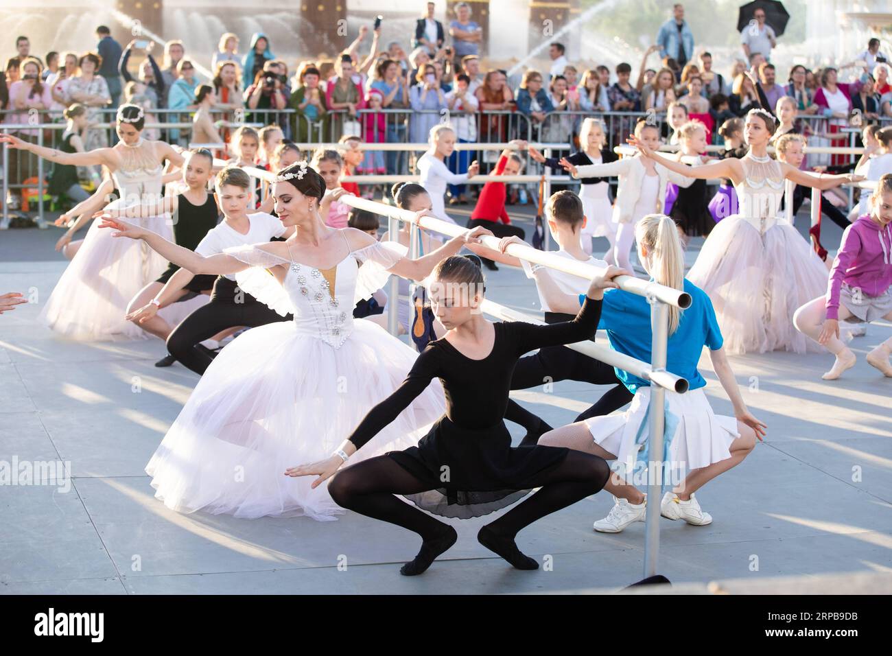 World ballet hi-res stock photography and images - Alamy