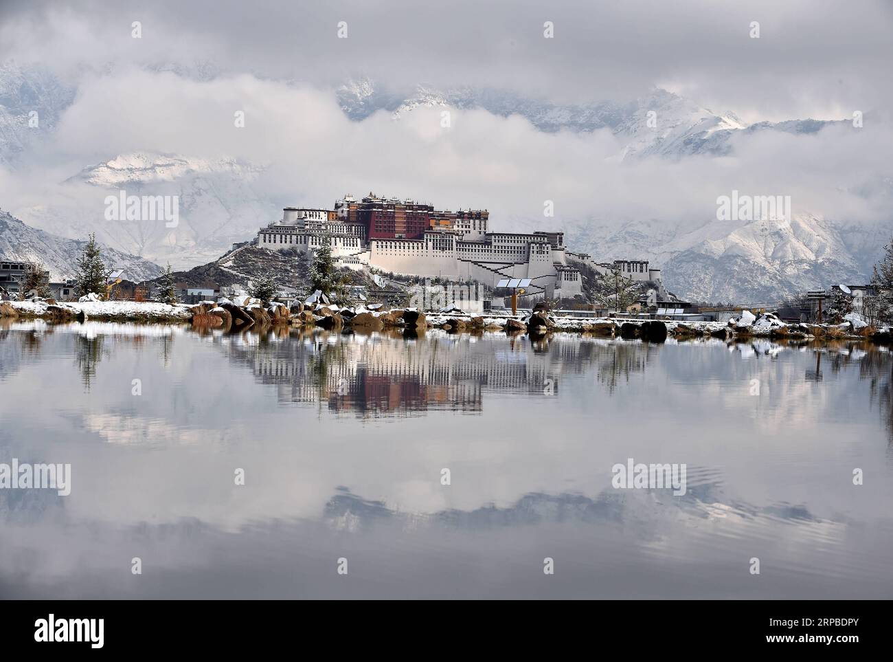 (190606) -- LHASA, June 6, 2019 -- Photo taoken on March 30, 2018 shows ...