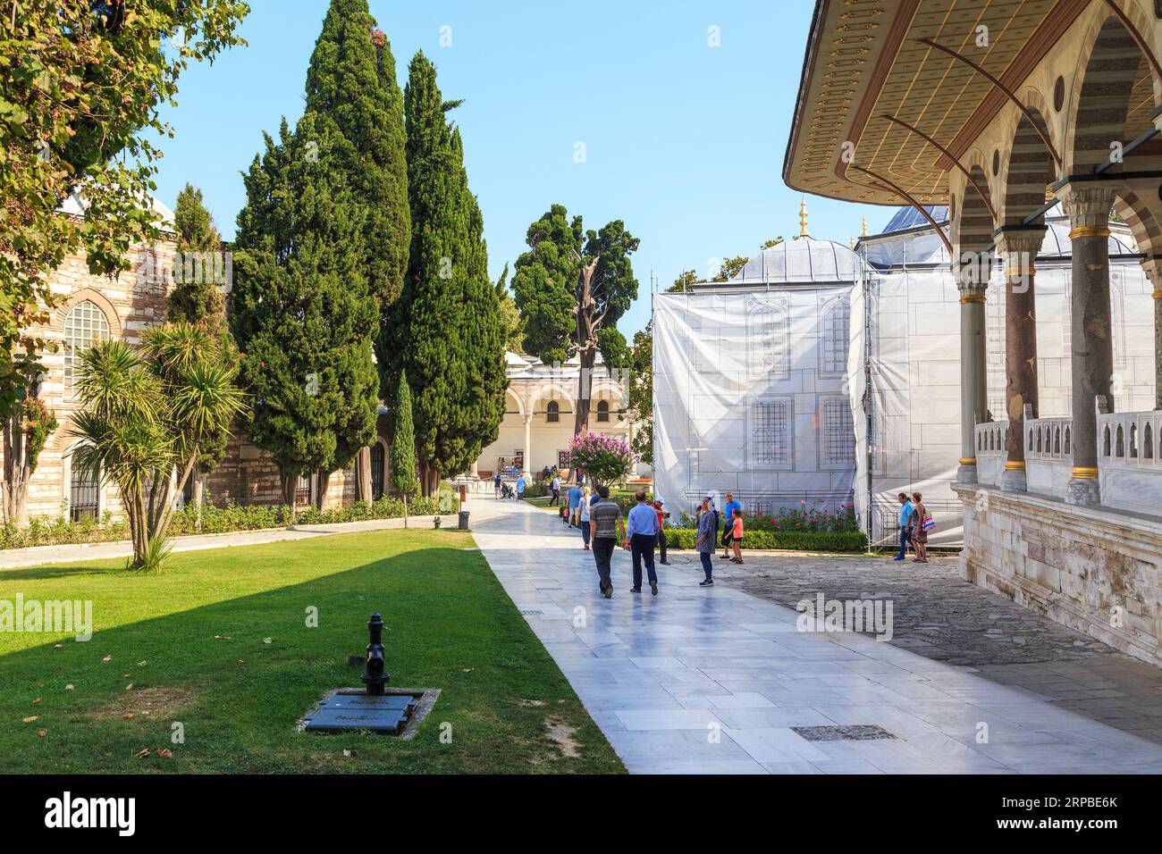 Third courtyard of topkapi palace hi-res stock photography and images ...