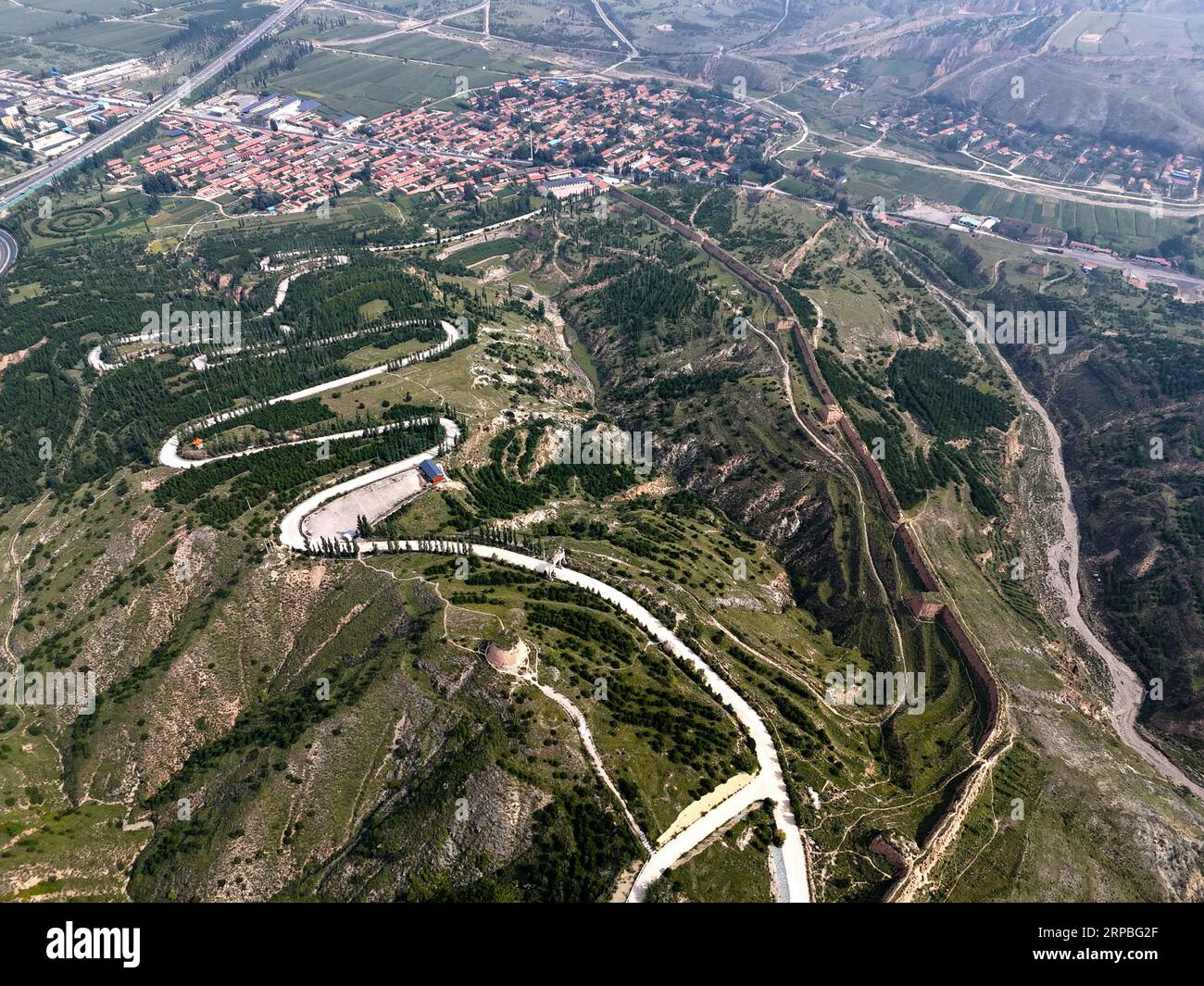 Aerial photo shows the ancient Great Wall in Shuozhou City, north China ...