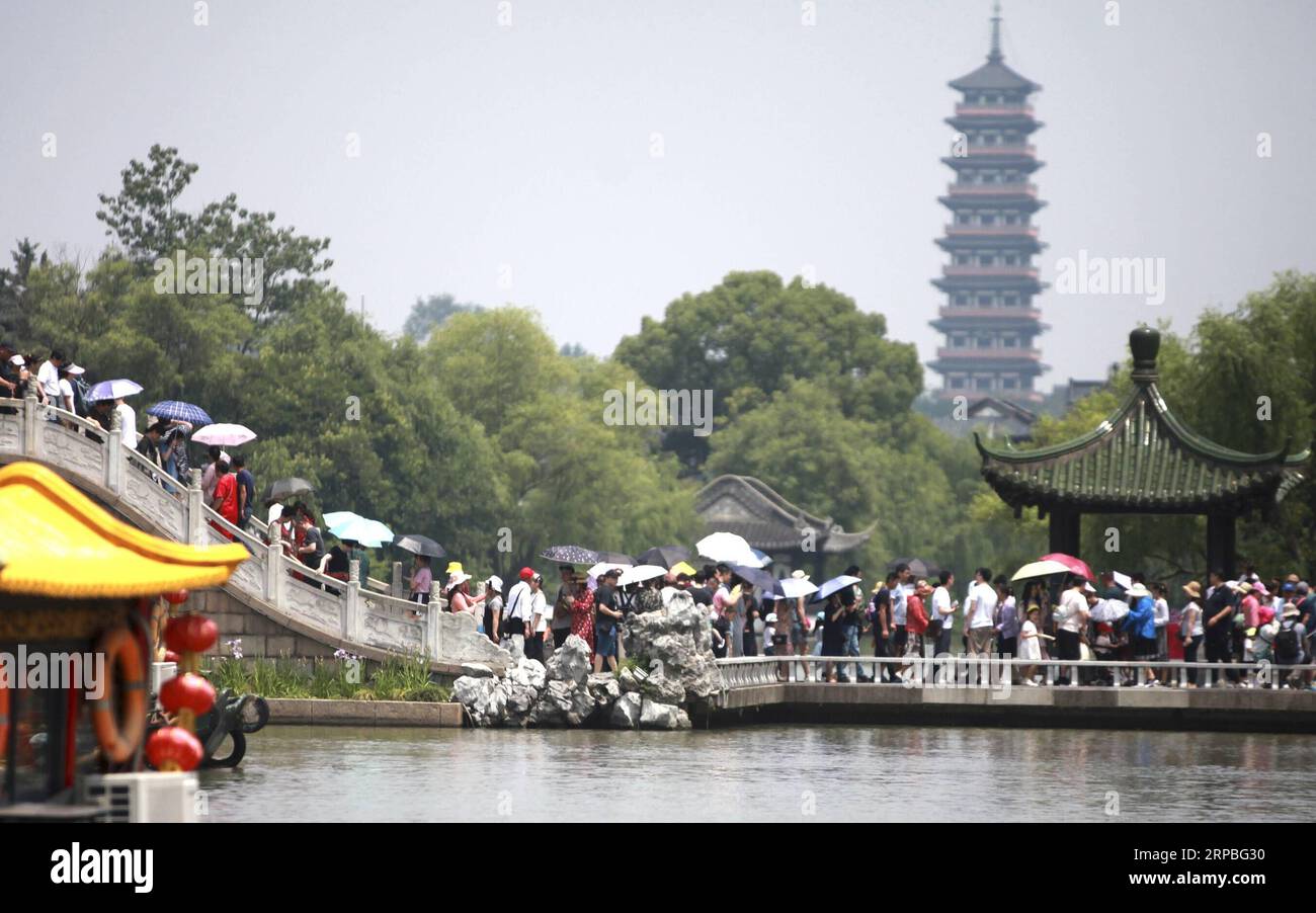 Delong lake hi-res stock photography and images - Alamy