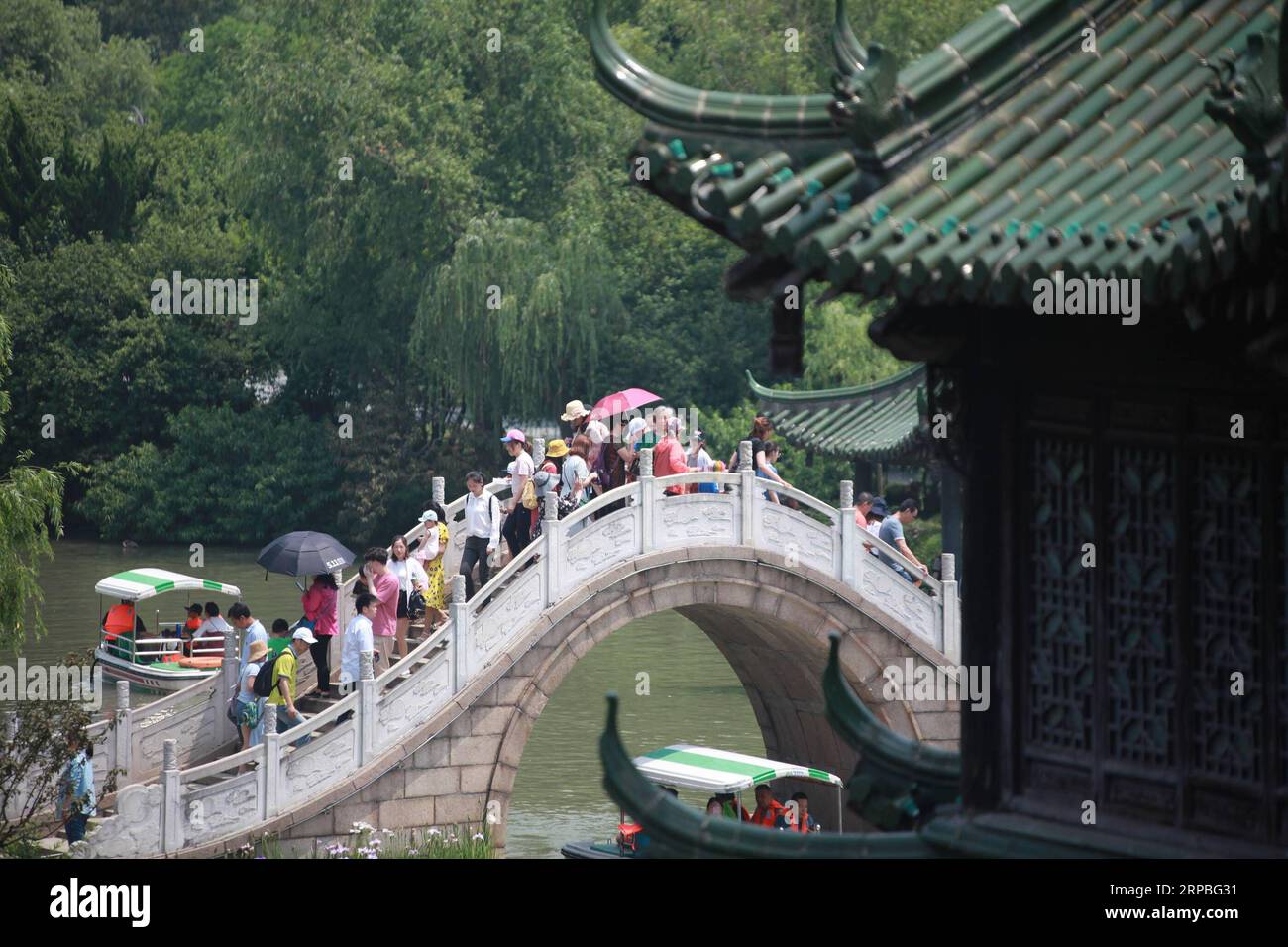 Delong lake hi-res stock photography and images - Alamy