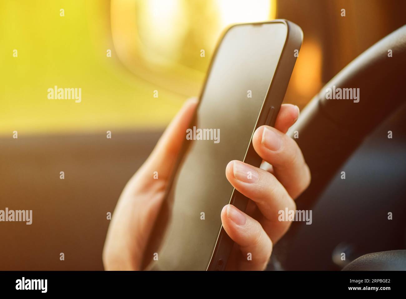 Woman texting driving hi-res stock photography and images - Alamy