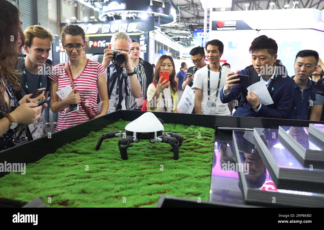 Augmentedvirtual hi-res stock photography and images - Alamy