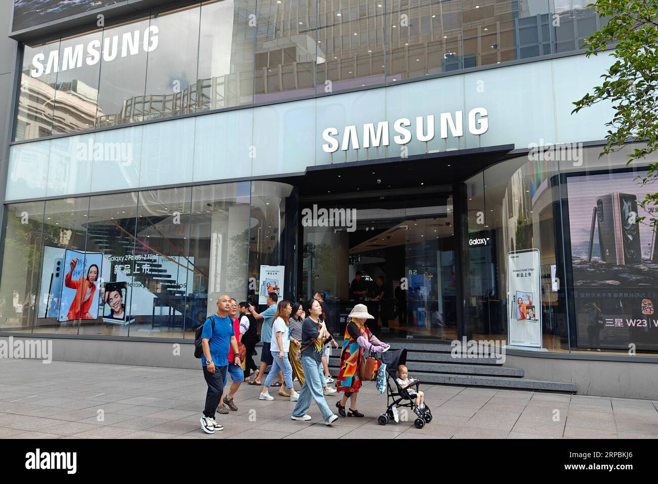 SHANGHAI, CHINA - SEPTEMBER 4, 2023 - Customers and pedestrians inside ...