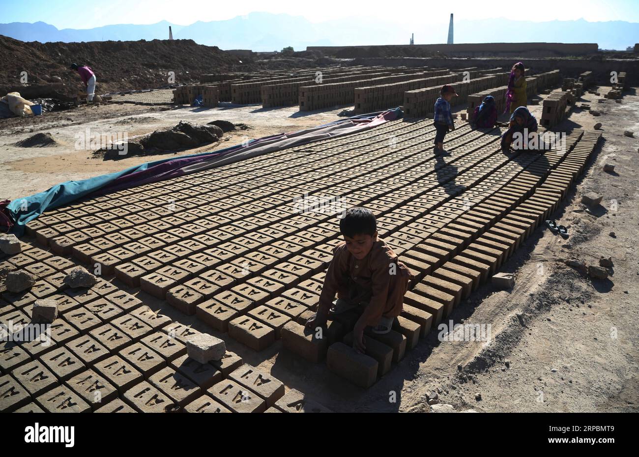 Child labour in afghanistan hi-res stock photography and images - Alamy