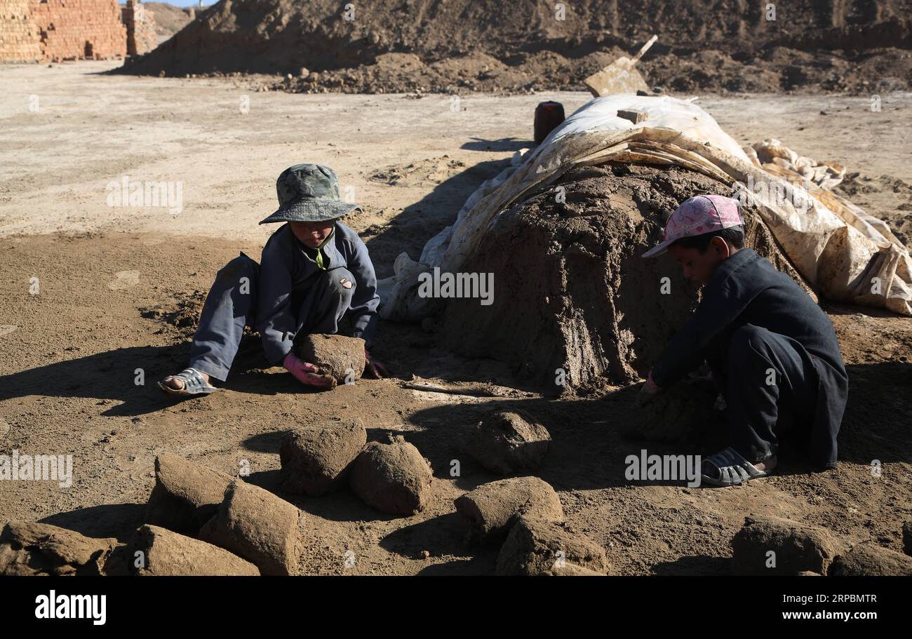 Child labour in afghanistan hi-res stock photography and images - Alamy