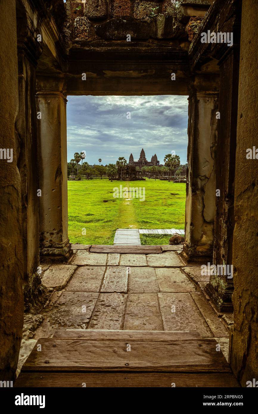 Angkor Wat framed in a doorway Stock Photo - Alamy