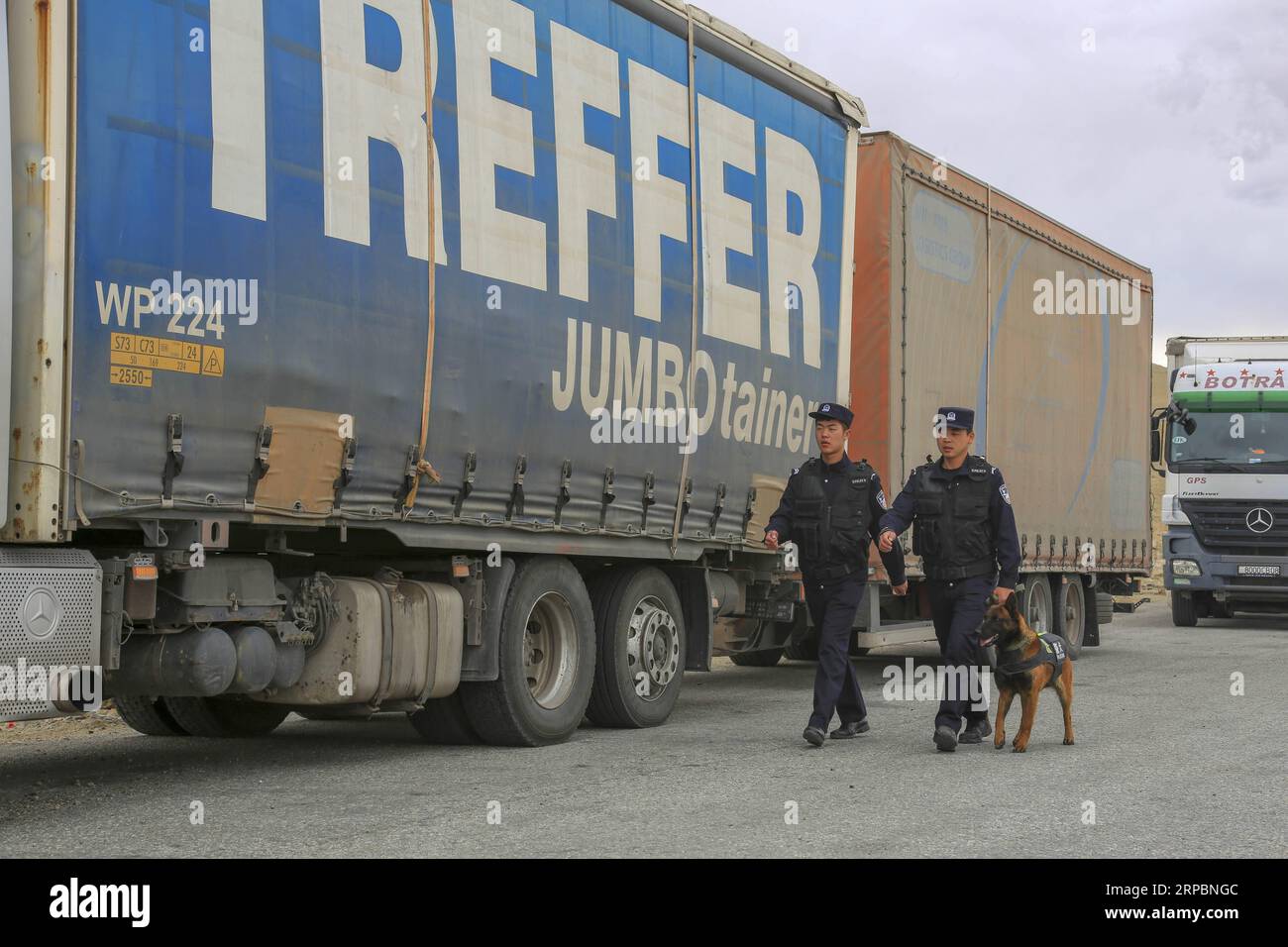 Chinese port customs check hi-res stock photography and images - Alamy