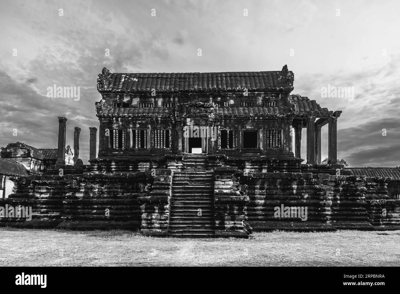 Building inside the Angkor Wat temple complex Stock Photo - Alamy