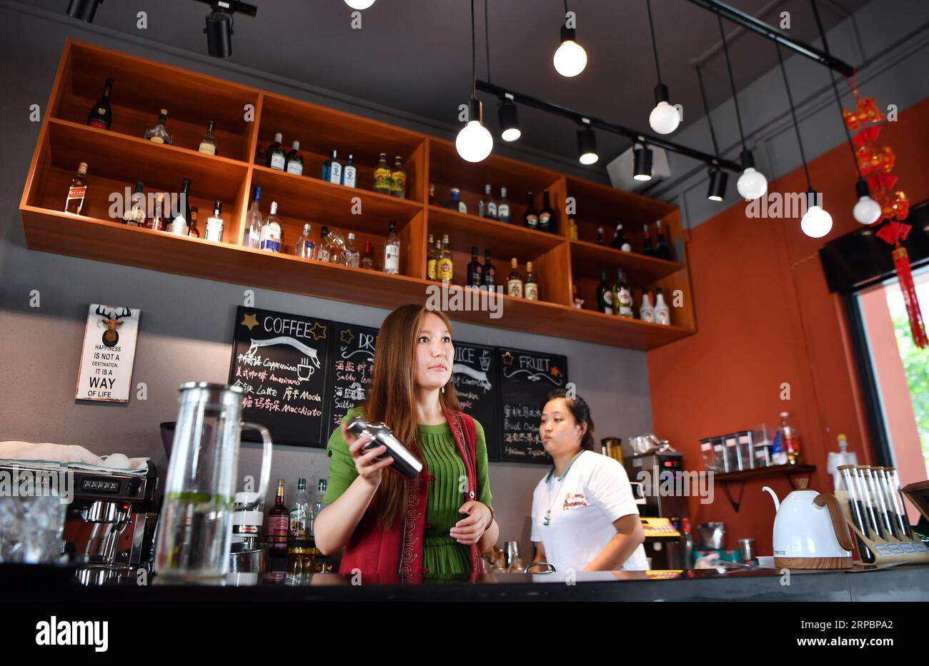 Chinese girl 13 years hi-res stock photography and images - Alamy