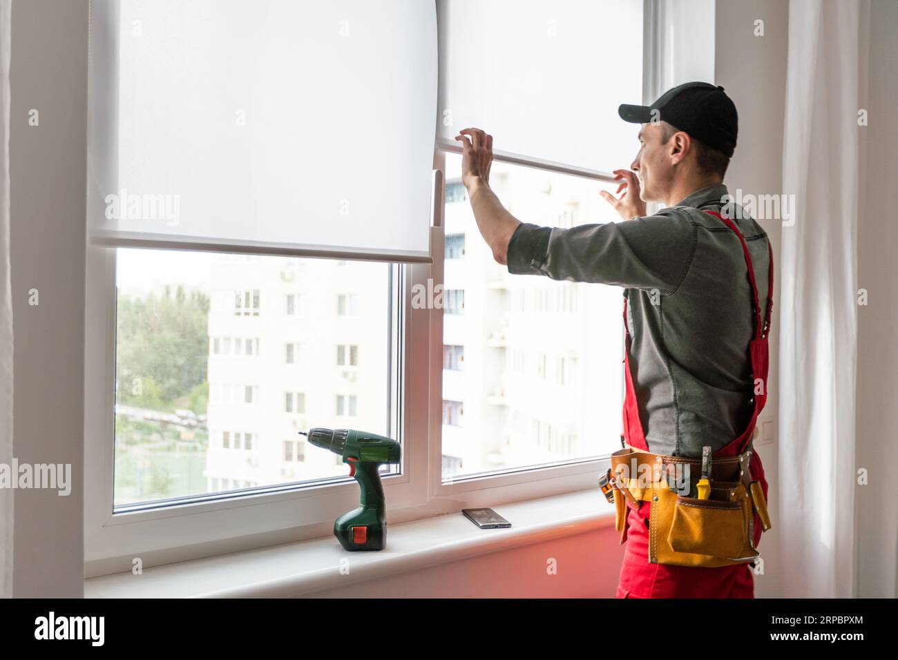 Male worker taking measurements hi-res stock photography and images - Alamy