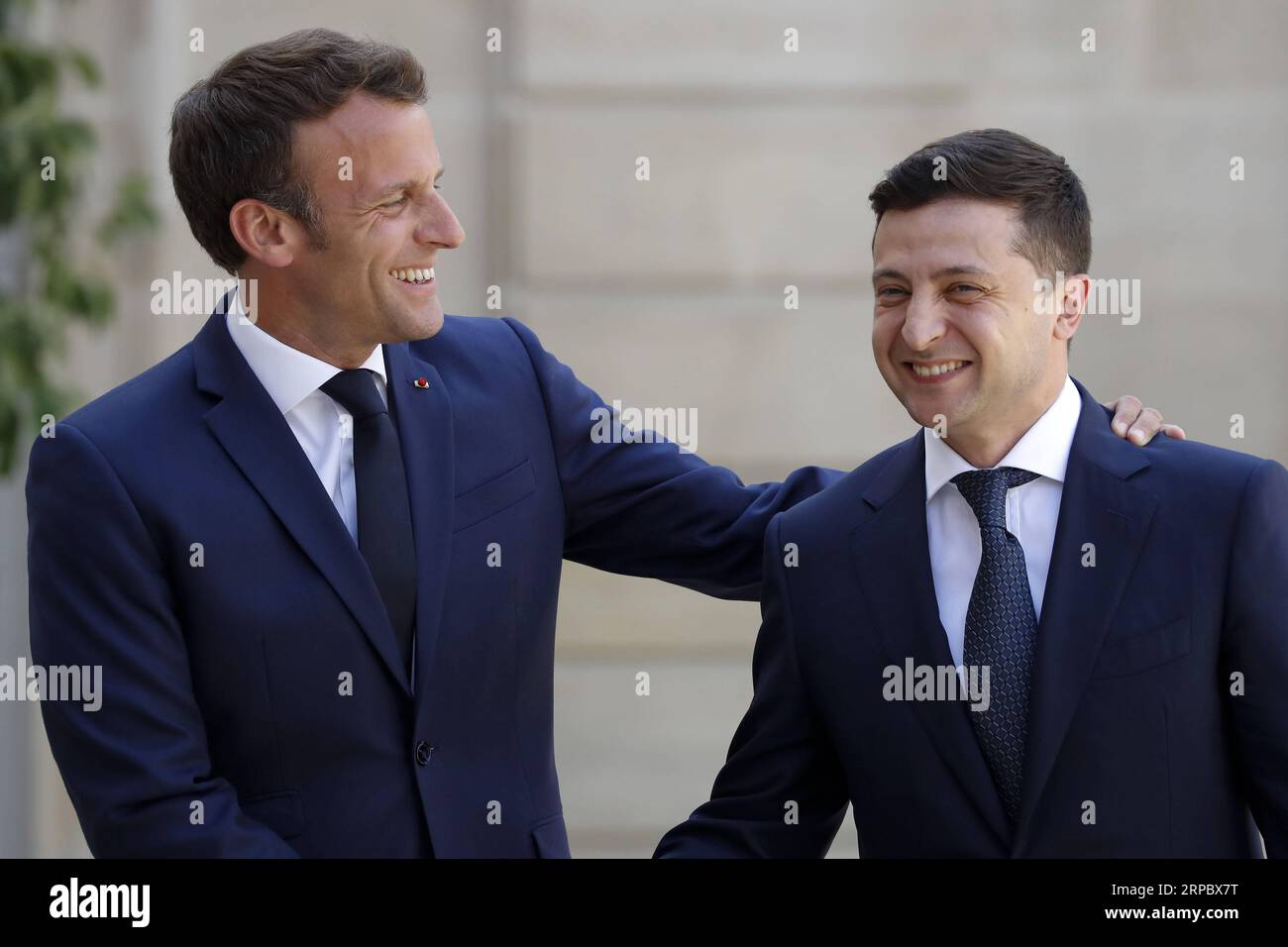 Volodymyr zelensky emmanuel macron hi-res stock photography and images ...