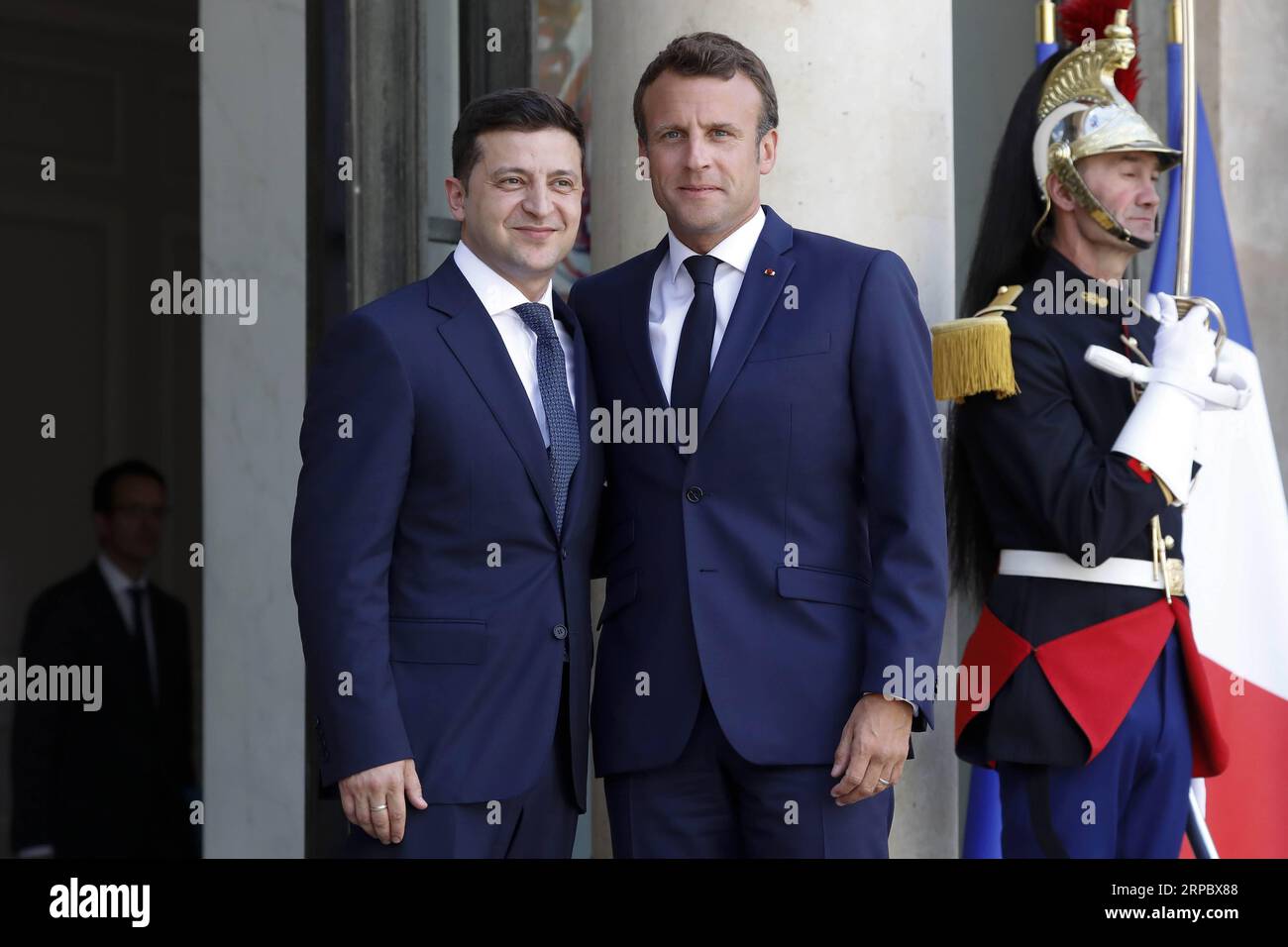 Volodymyr zelensky emmanuel macron hi-res stock photography and images ...