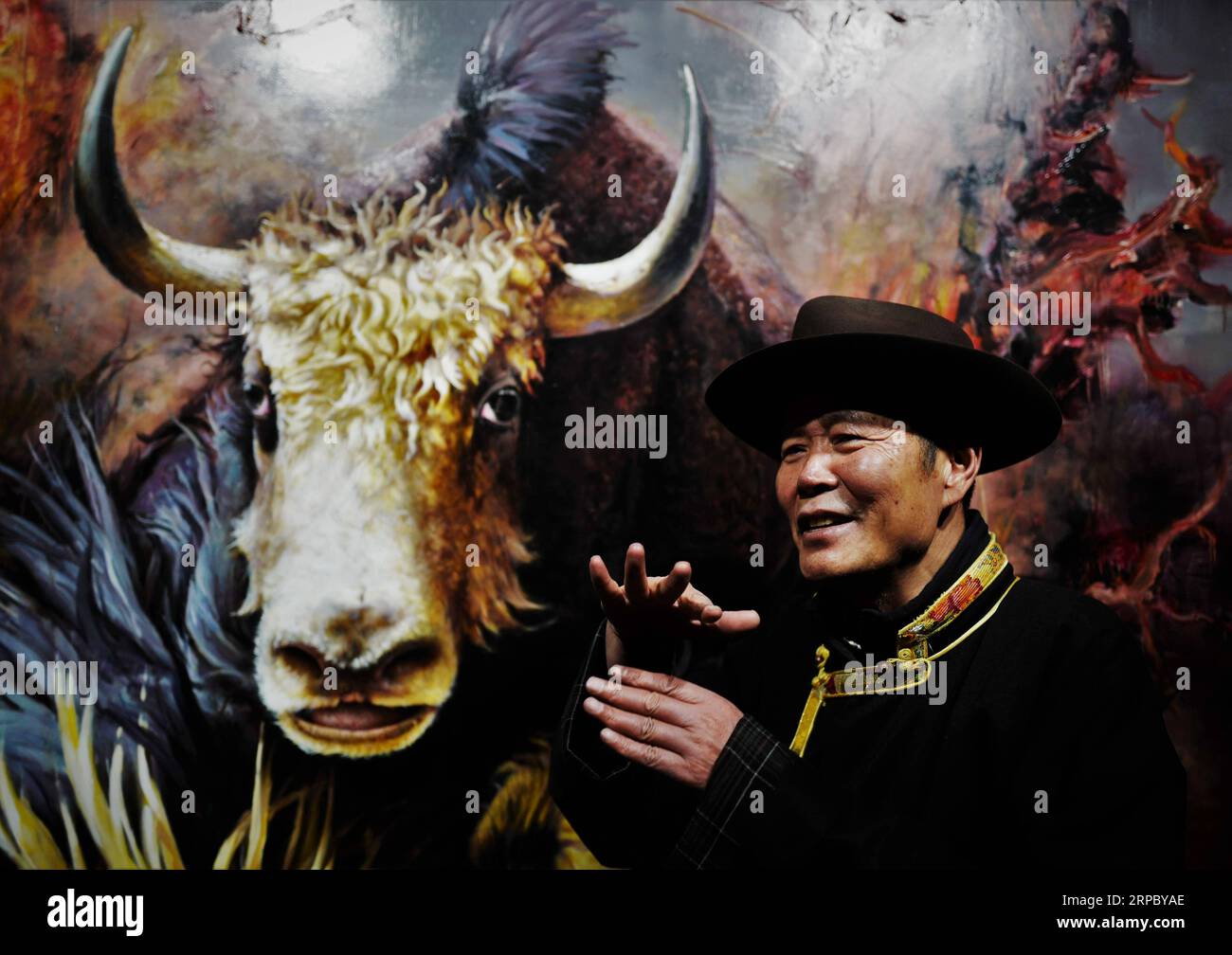 (190619) -- LHASA, June 19, 2019 (Xinhua) -- Wu Yuchu speaks during a ...