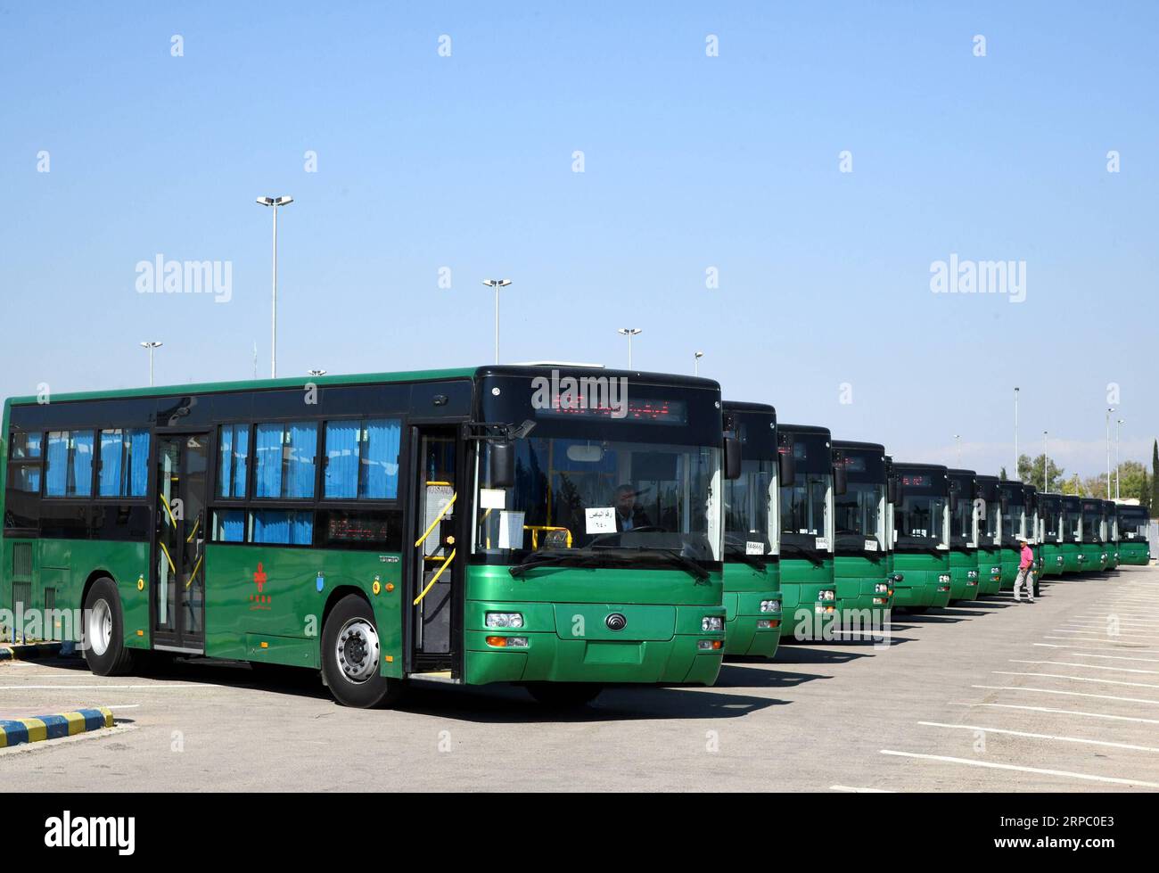 100 buses hi-res stock photography and images - Alamy